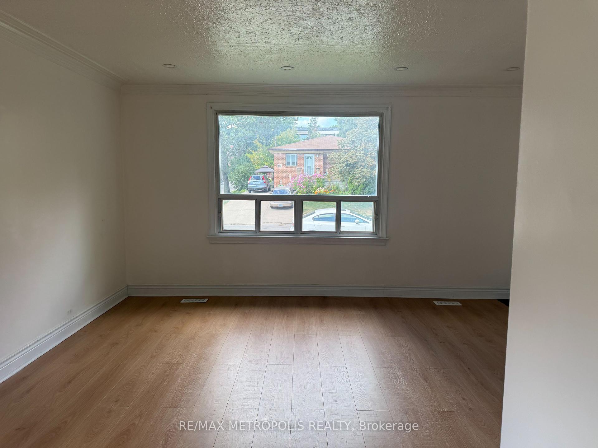 191 Burndale Avenue, Toronto, ON M2N 1T1