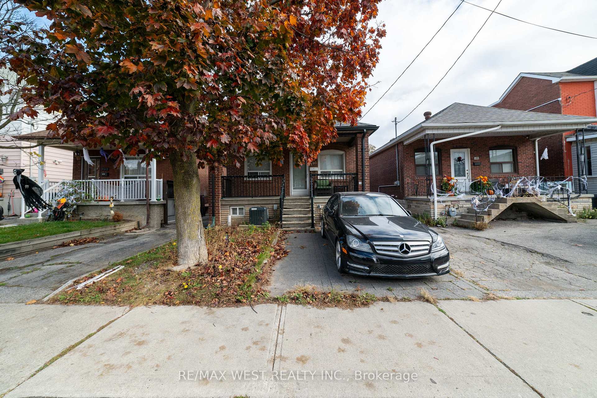 191 Chambers Avenue, Toronto, ON M6N 3M5