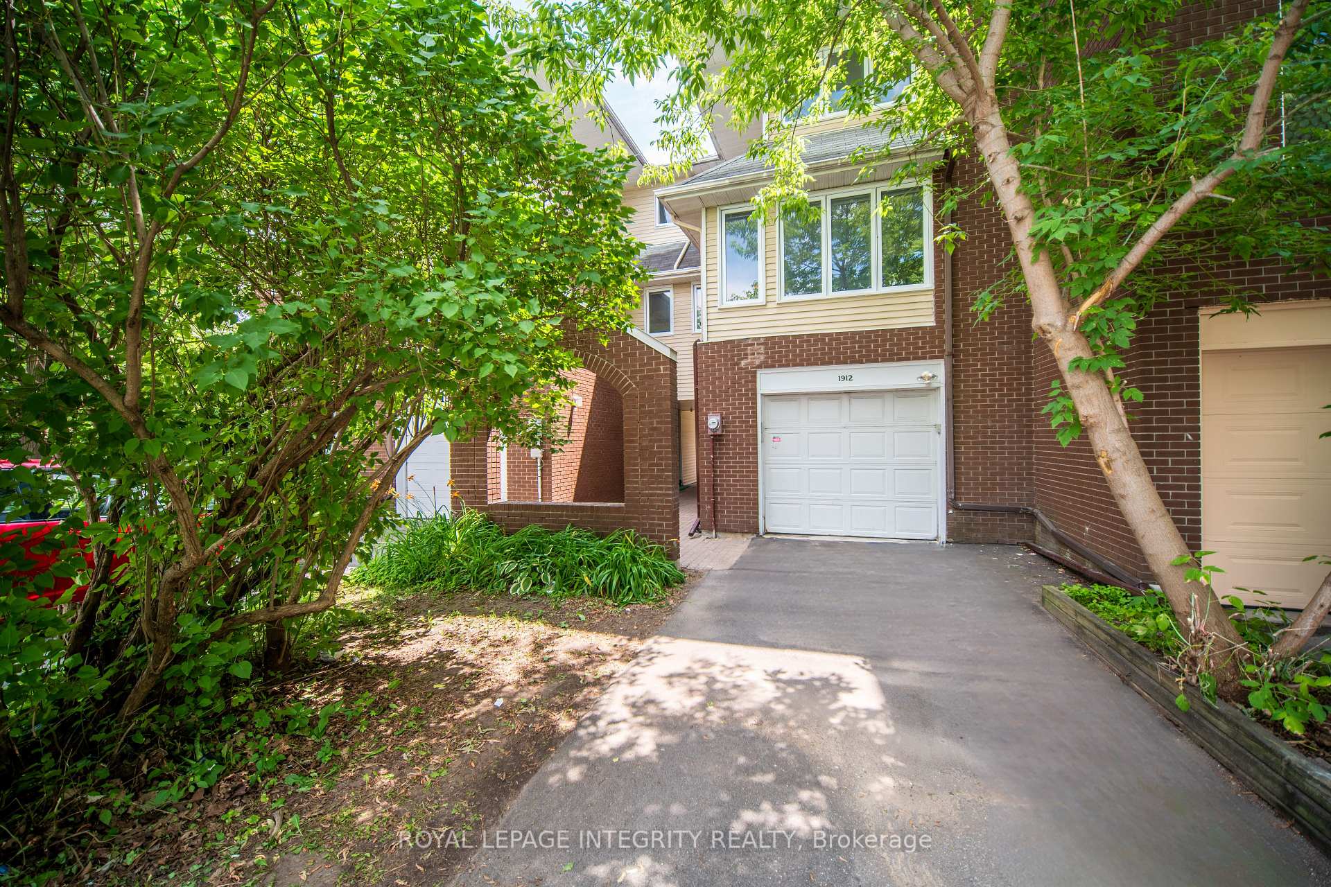 1912 RUSSELL Road, Elmvale Acres and Area, ON K1G 1L6