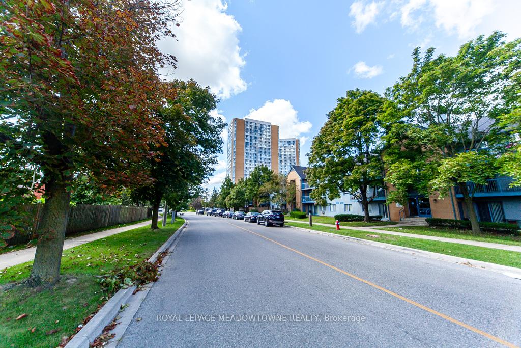1914 - 35 Trailwood Drive, Mississauga, ON L4Z 3L6