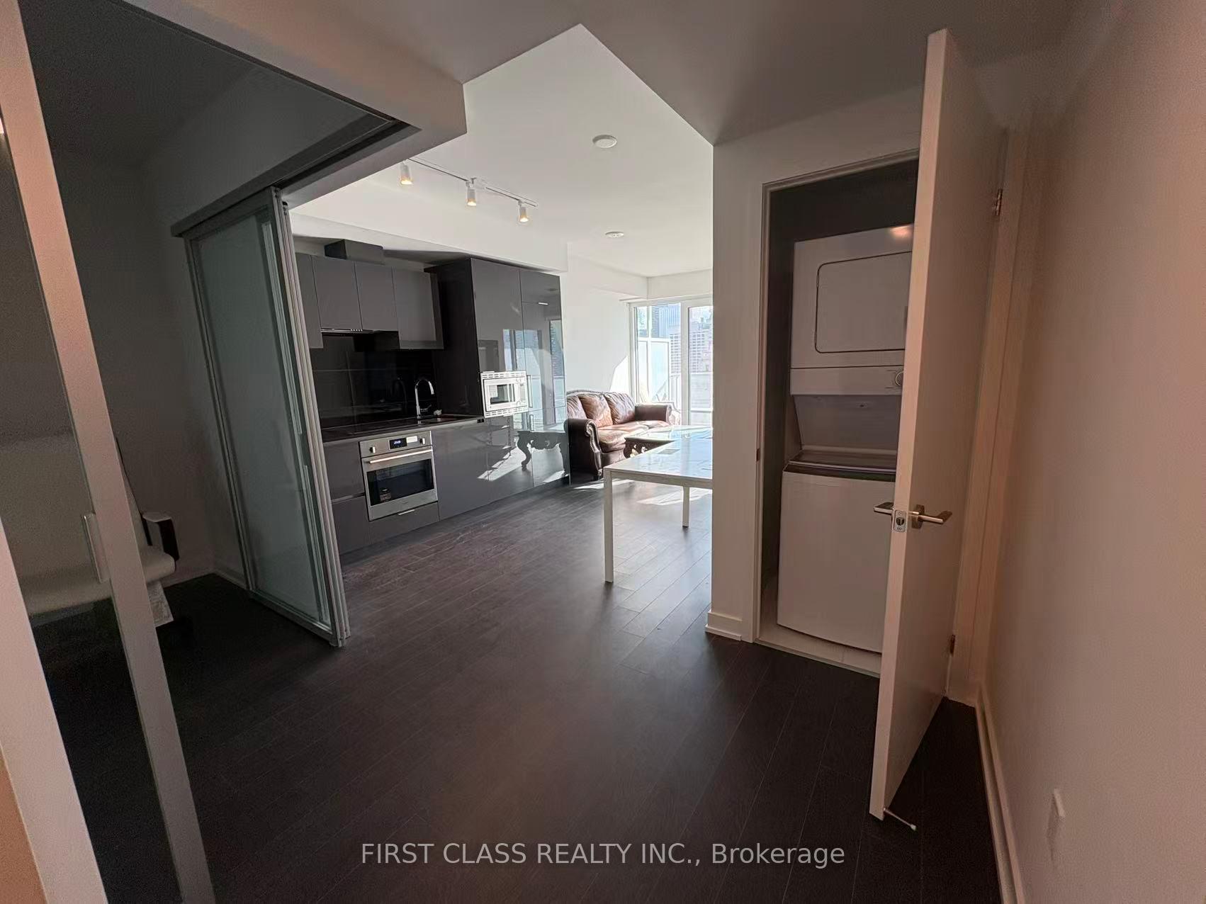 1917 - 230 Simcoe Street, Toronto, ON M5T 0G7