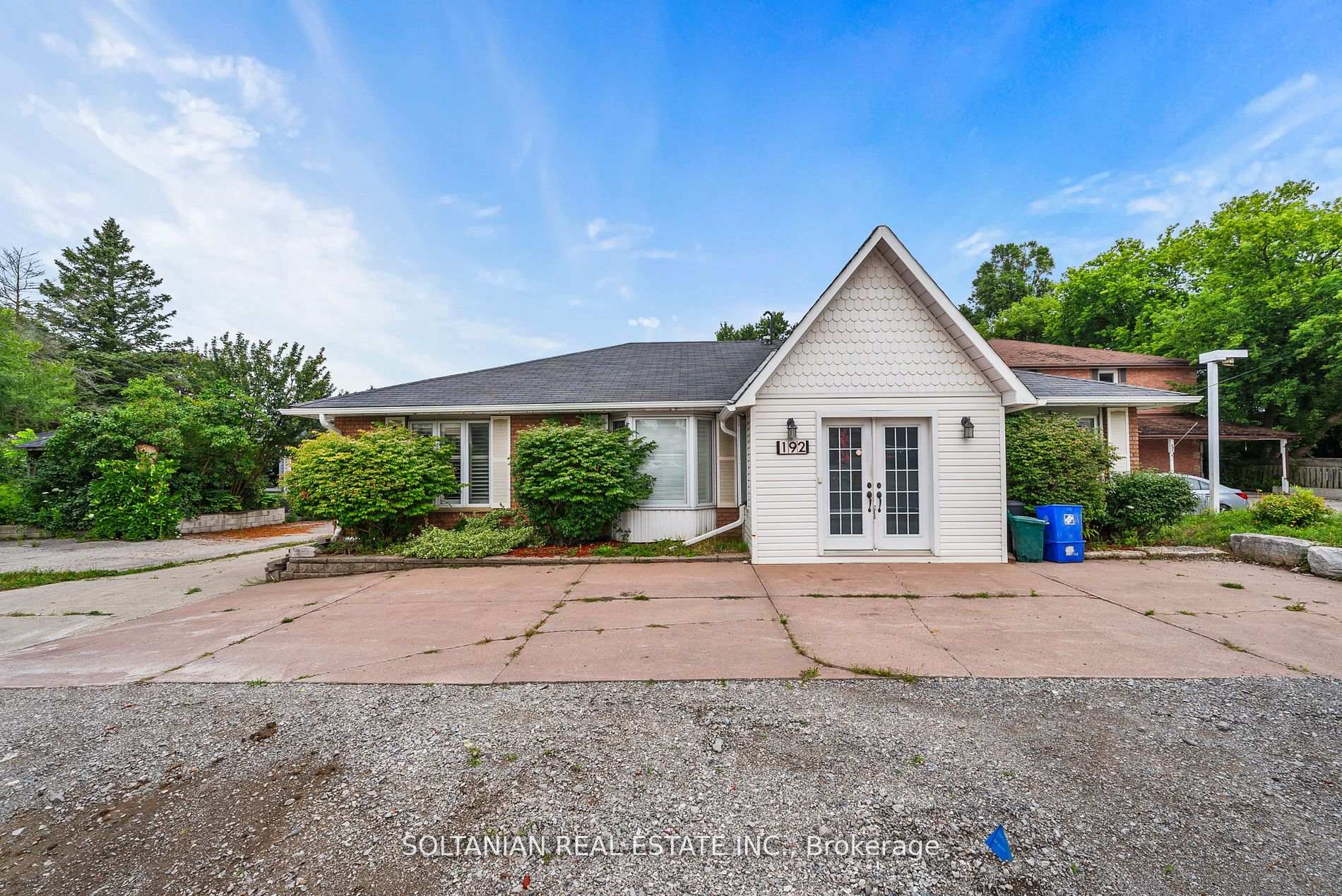 192 King Road, Richmond Hill, ON L4E 2W1