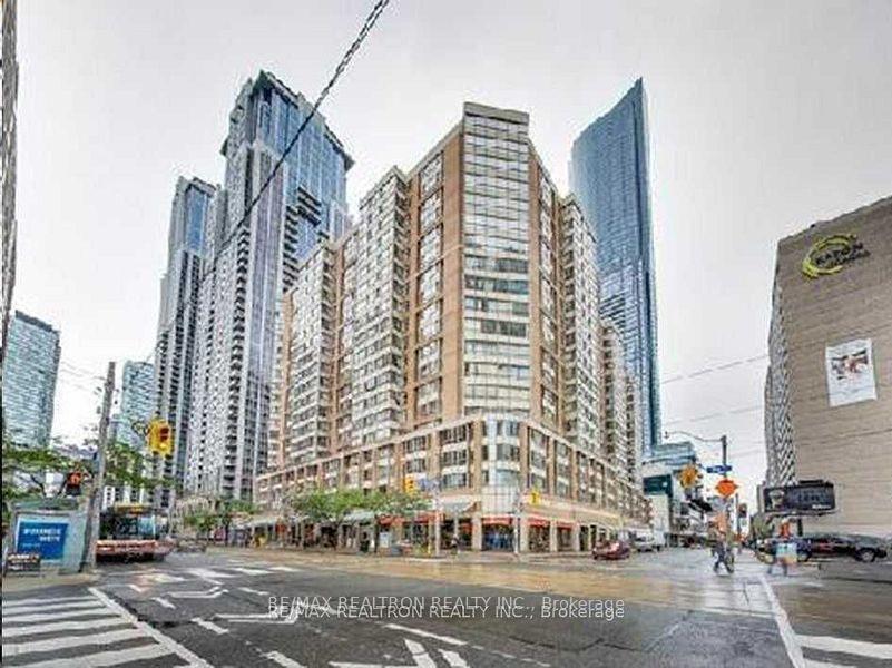 1920 - 711 Bay Street, Toronto, ON M5G 2J8