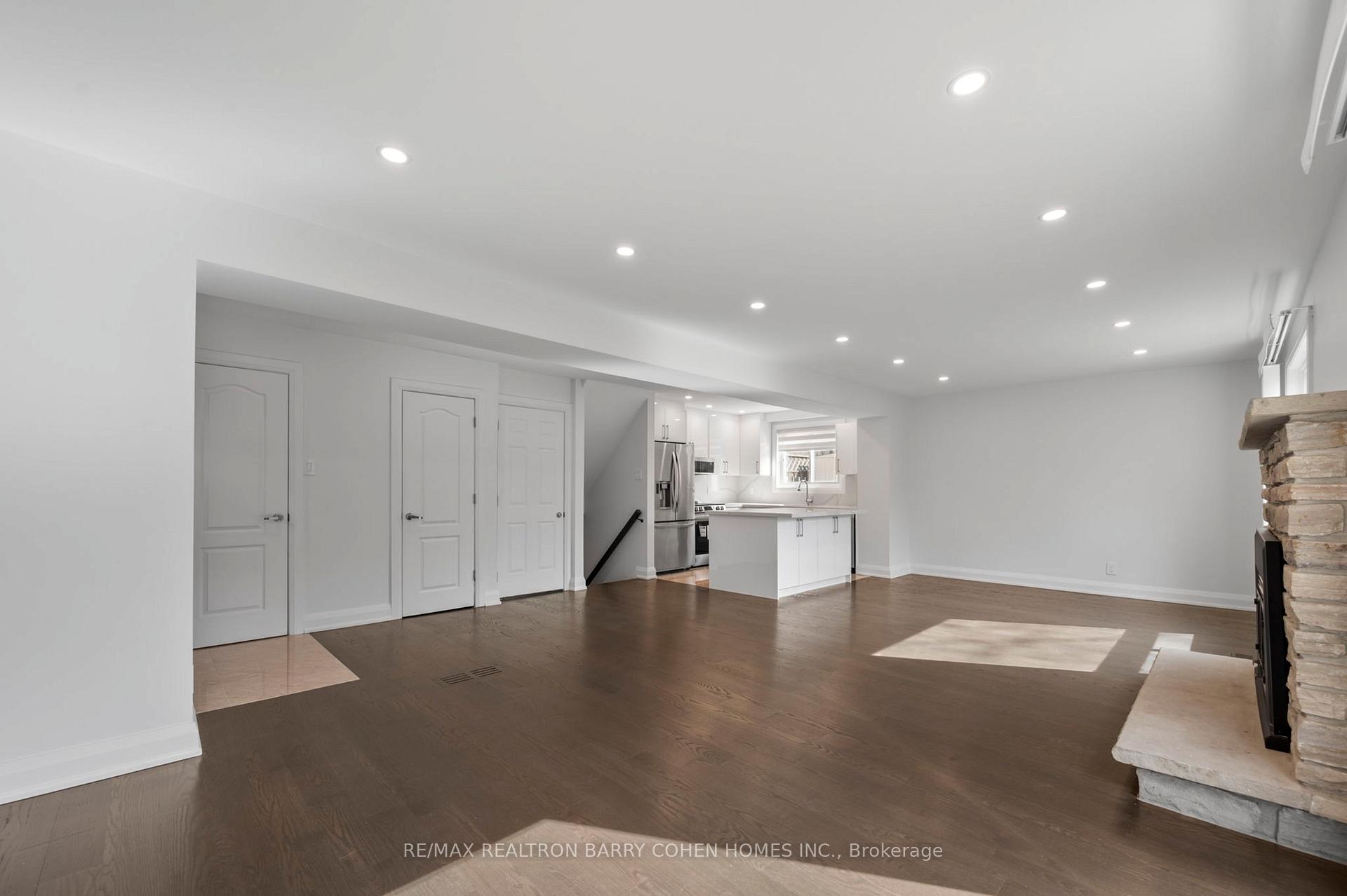 Mn & Bs - 194 Romfield Circuit, Markham, ON L3T 3J1