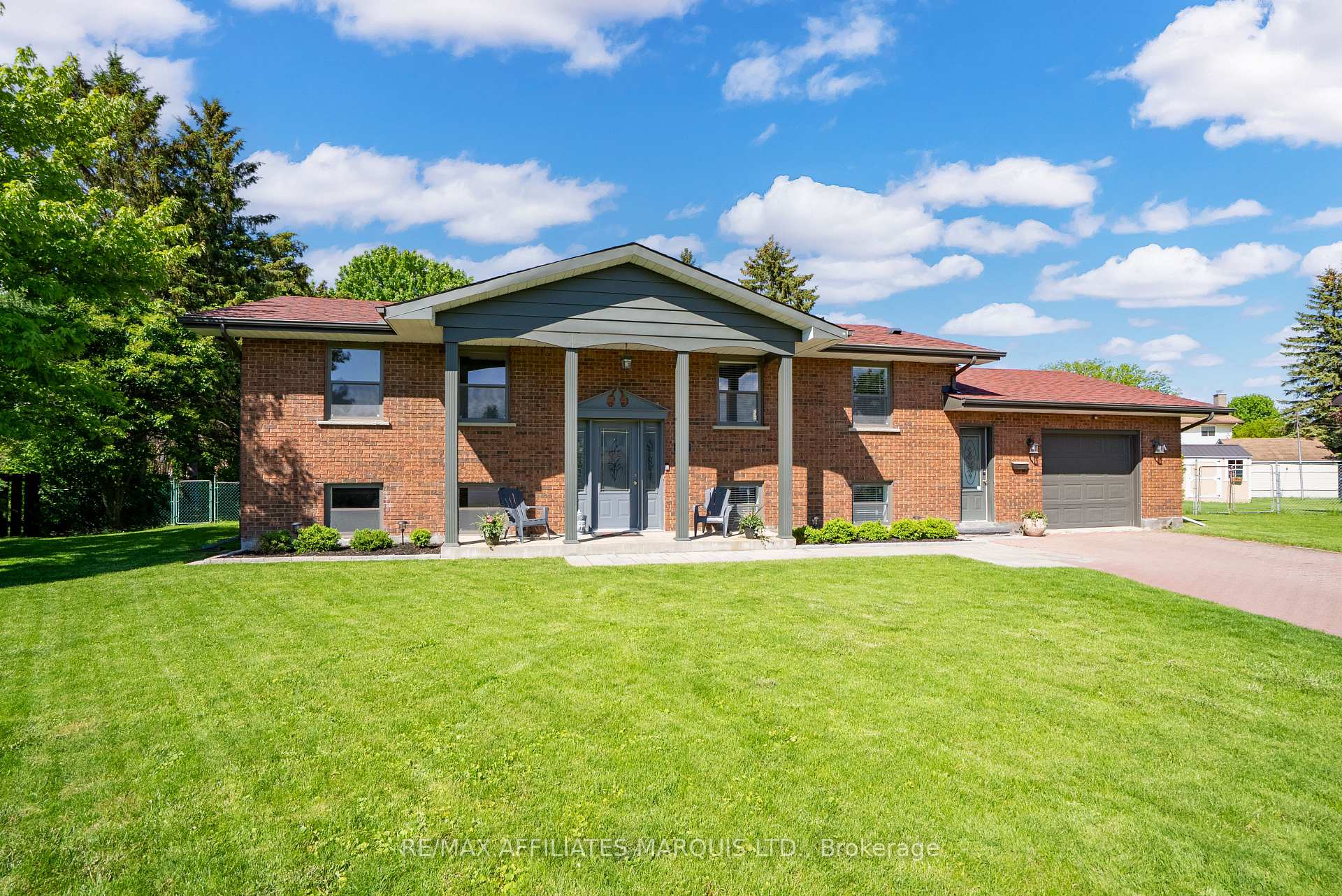 1949 Belvedere Crescent, Cornwall, ON K6H 6L9