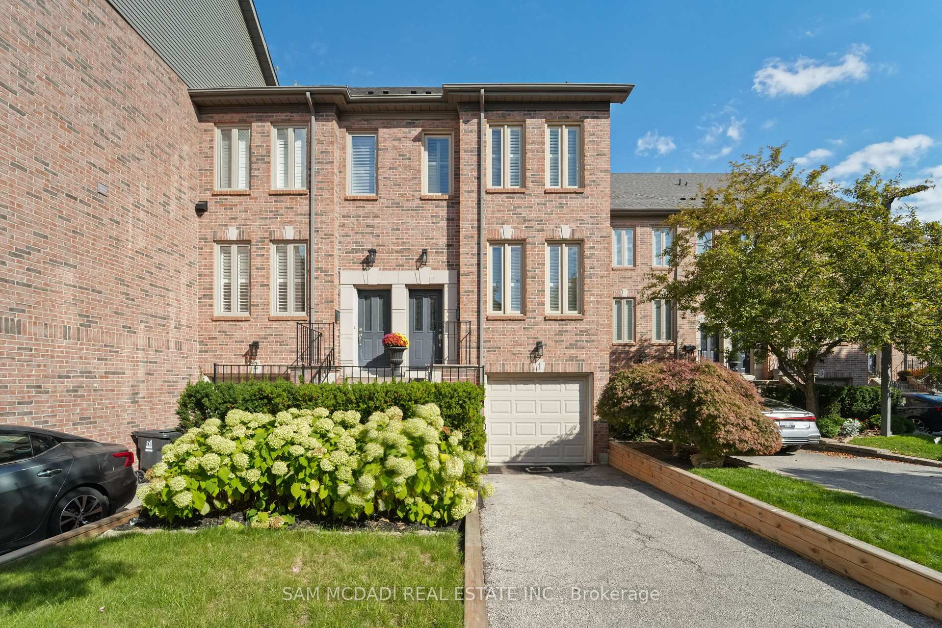 6 - 195 Grand Avenue, Toronto, ON M8Y 3Y3