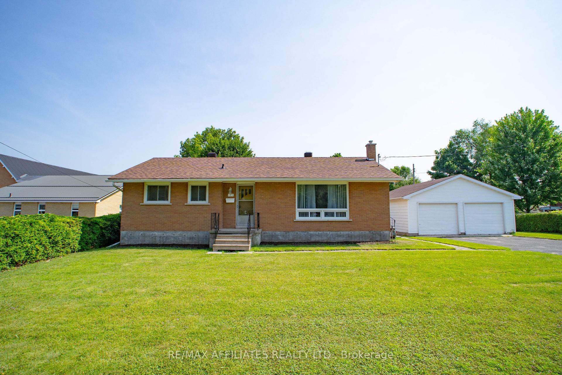 195 Isabella Street, Smiths Falls, ON K7A 4A8