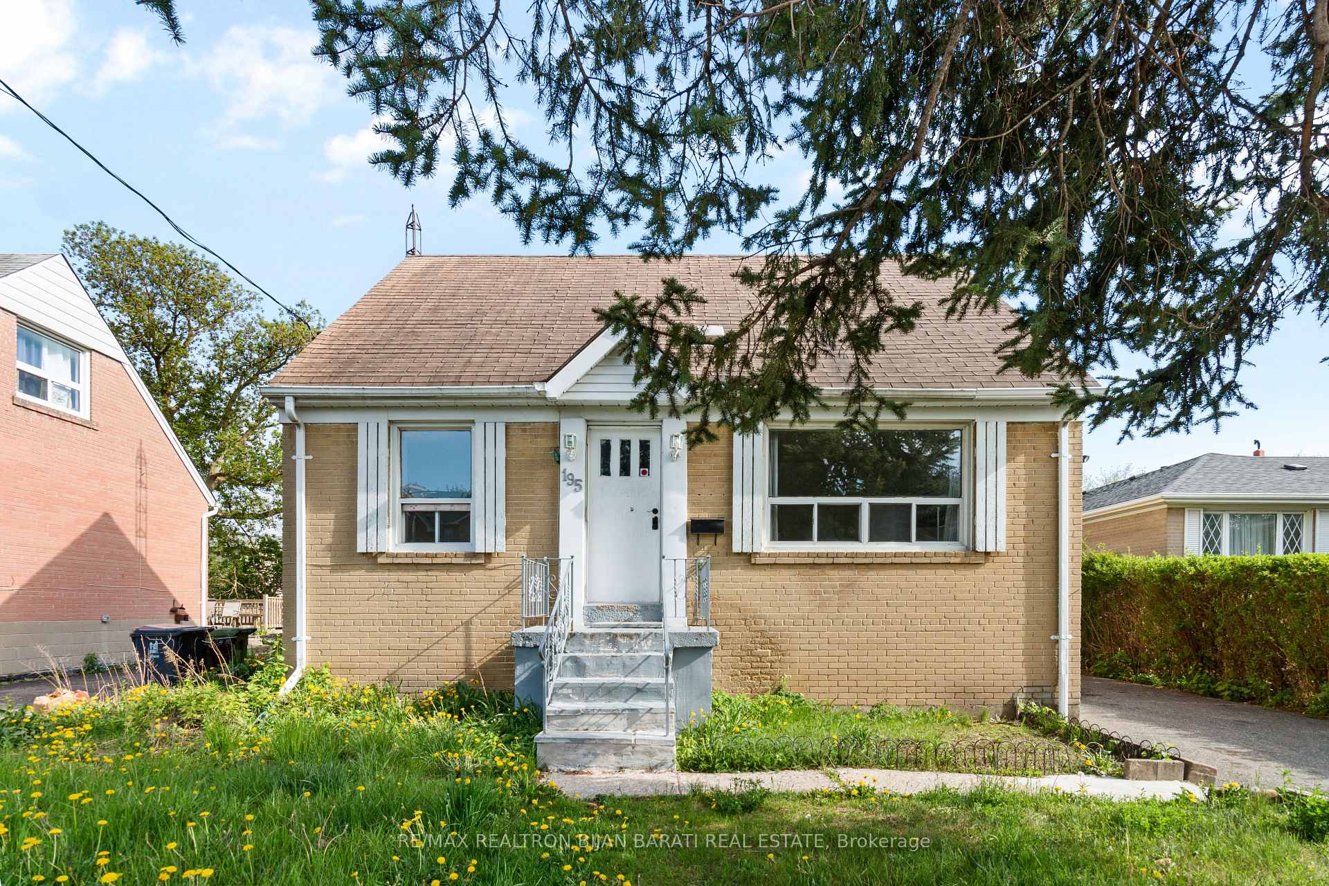 195 Moore Park Avenue, Toronto, ON M2M 1N3