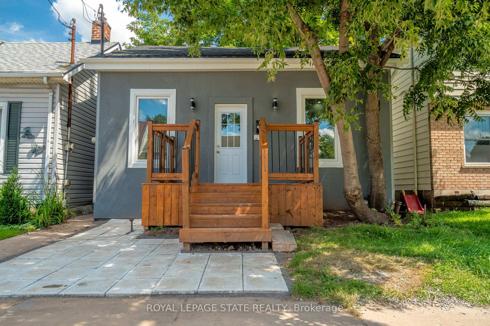 195 Picton Street E, Hamilton, ON L8L 3W8