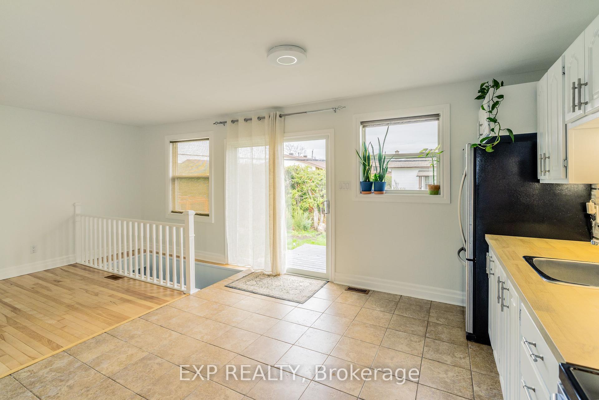 1954 Rosebella Avenue, Blossom Park - Airport and Area, ON K1T 1G7