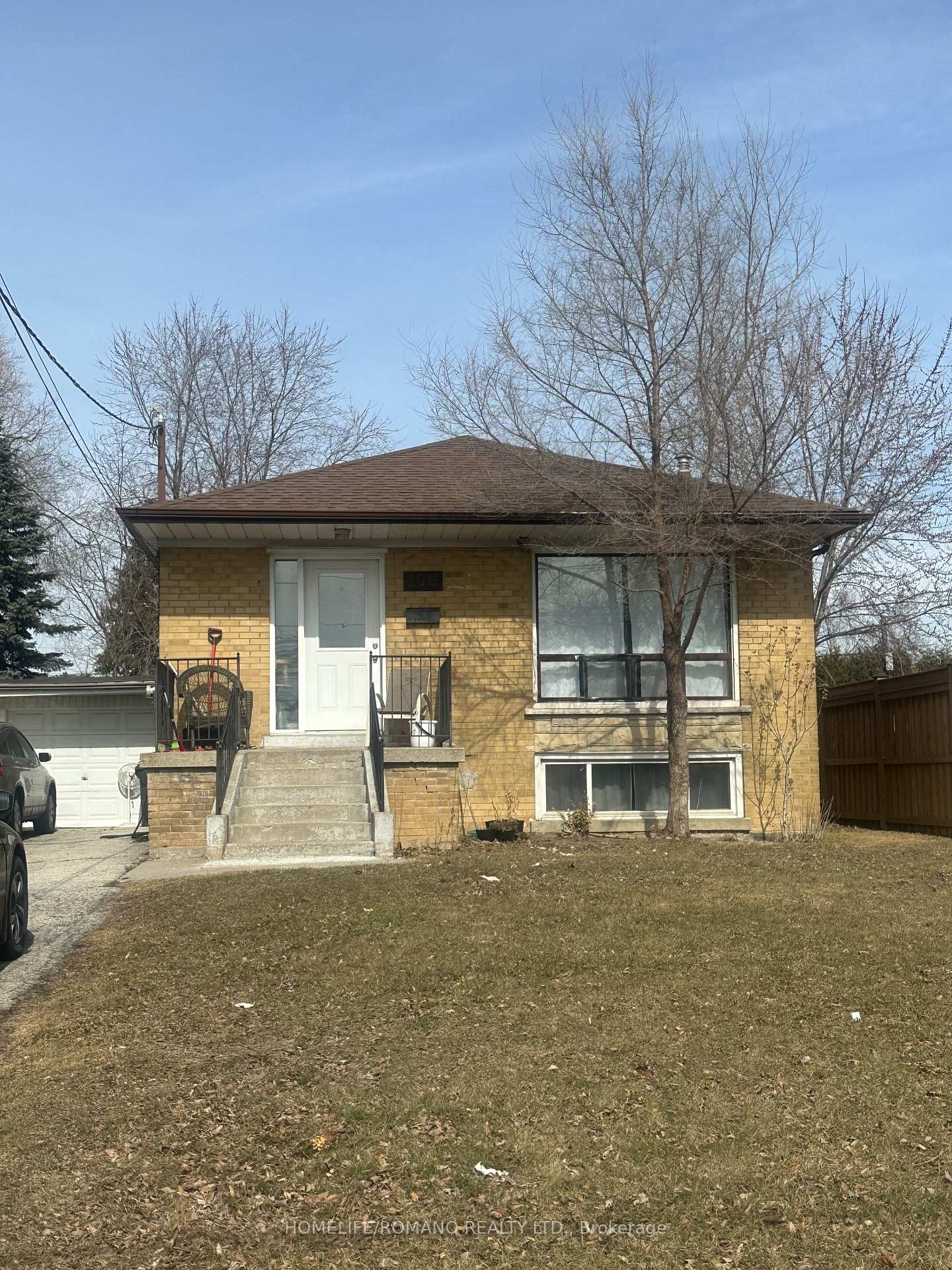 196 Gary Drive, Toronto, ON M9N 2M4