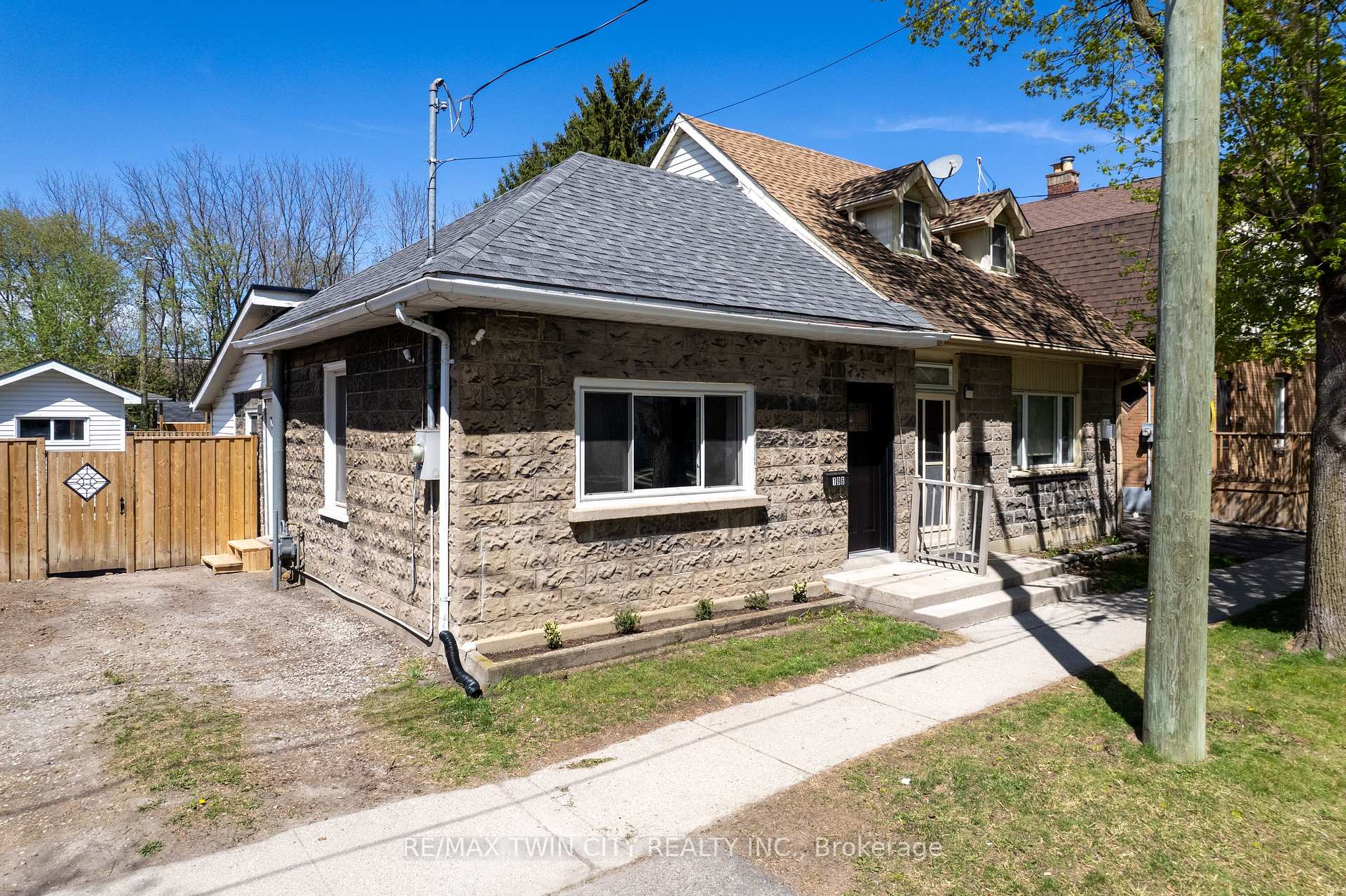 196 Grey Street, Brantford, ON N3S 4W5