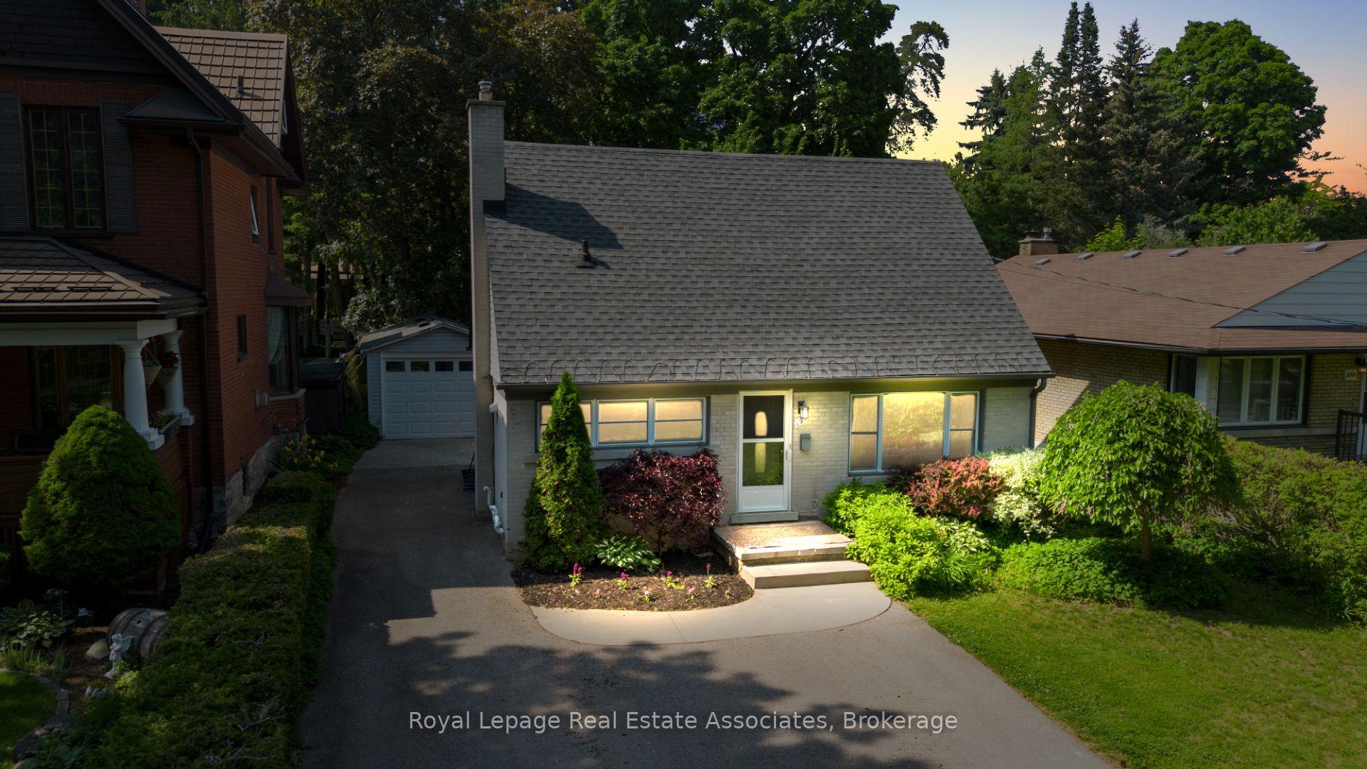 196 Sheldon Avenue N, Kitchener, ON N2H 3M8