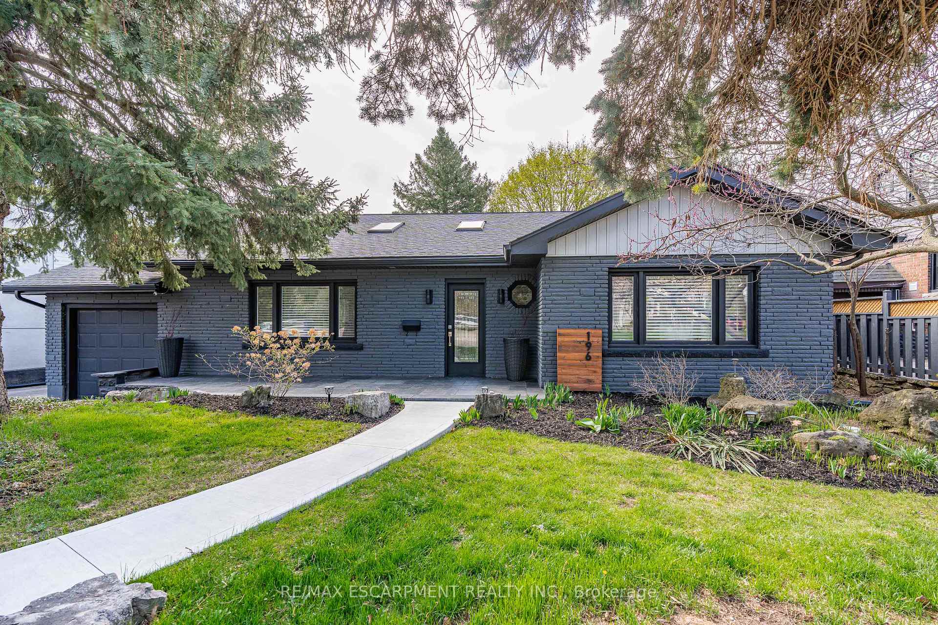 196 Townsend Avenue, Burlington, ON L7T 1Z4