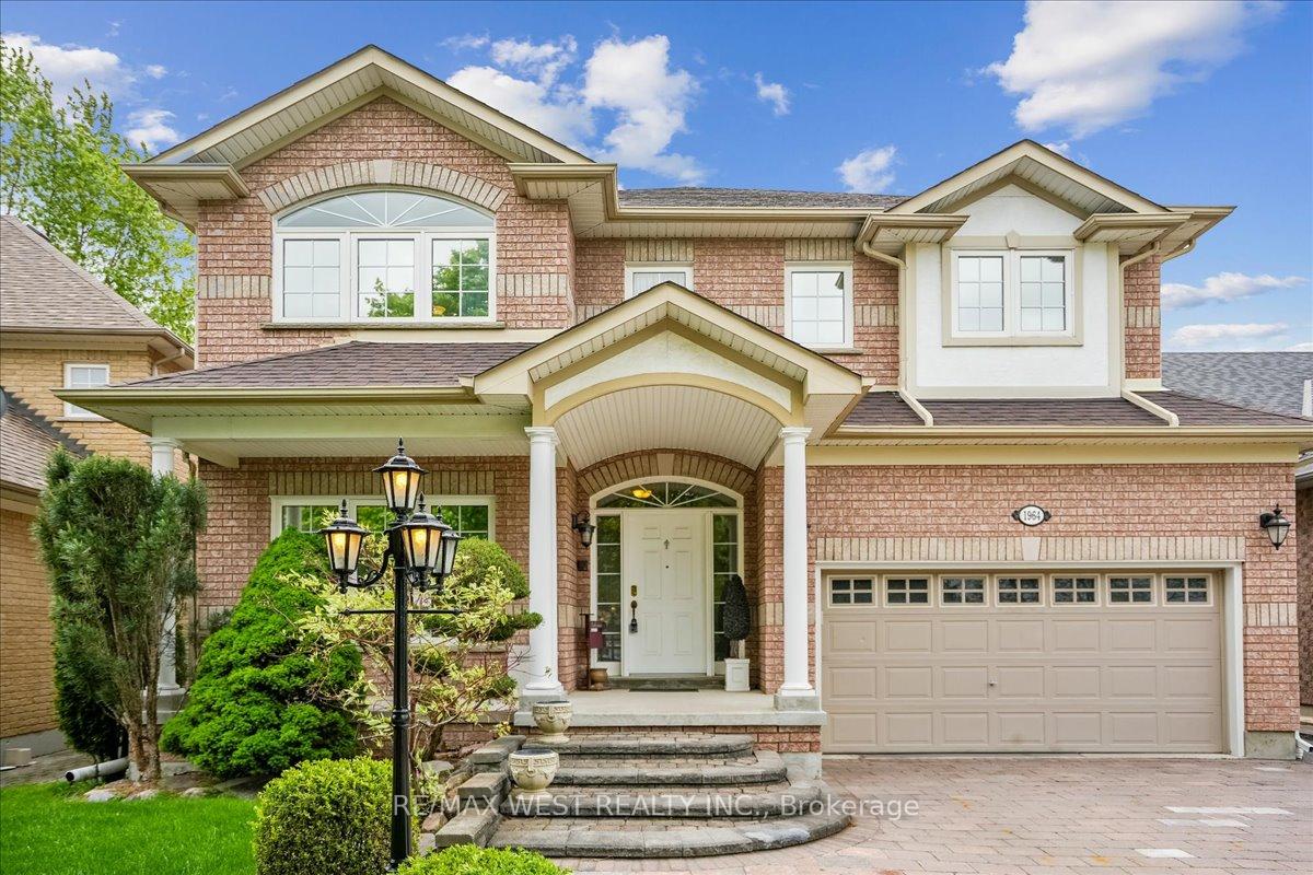 1964 Walreg Drive, Oshawa, ON L1G 7W1