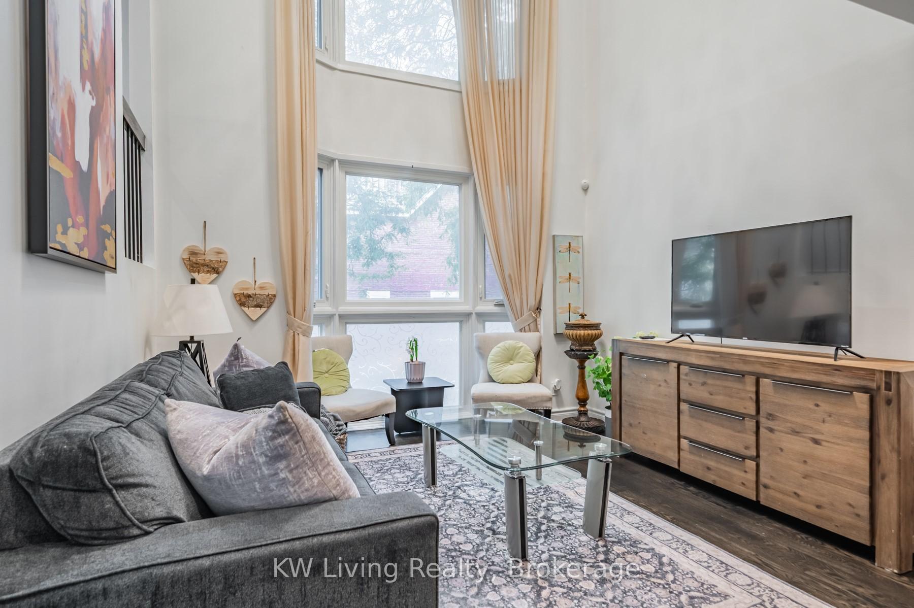 197 Mutual Street, Toronto, ON M5B 2B4