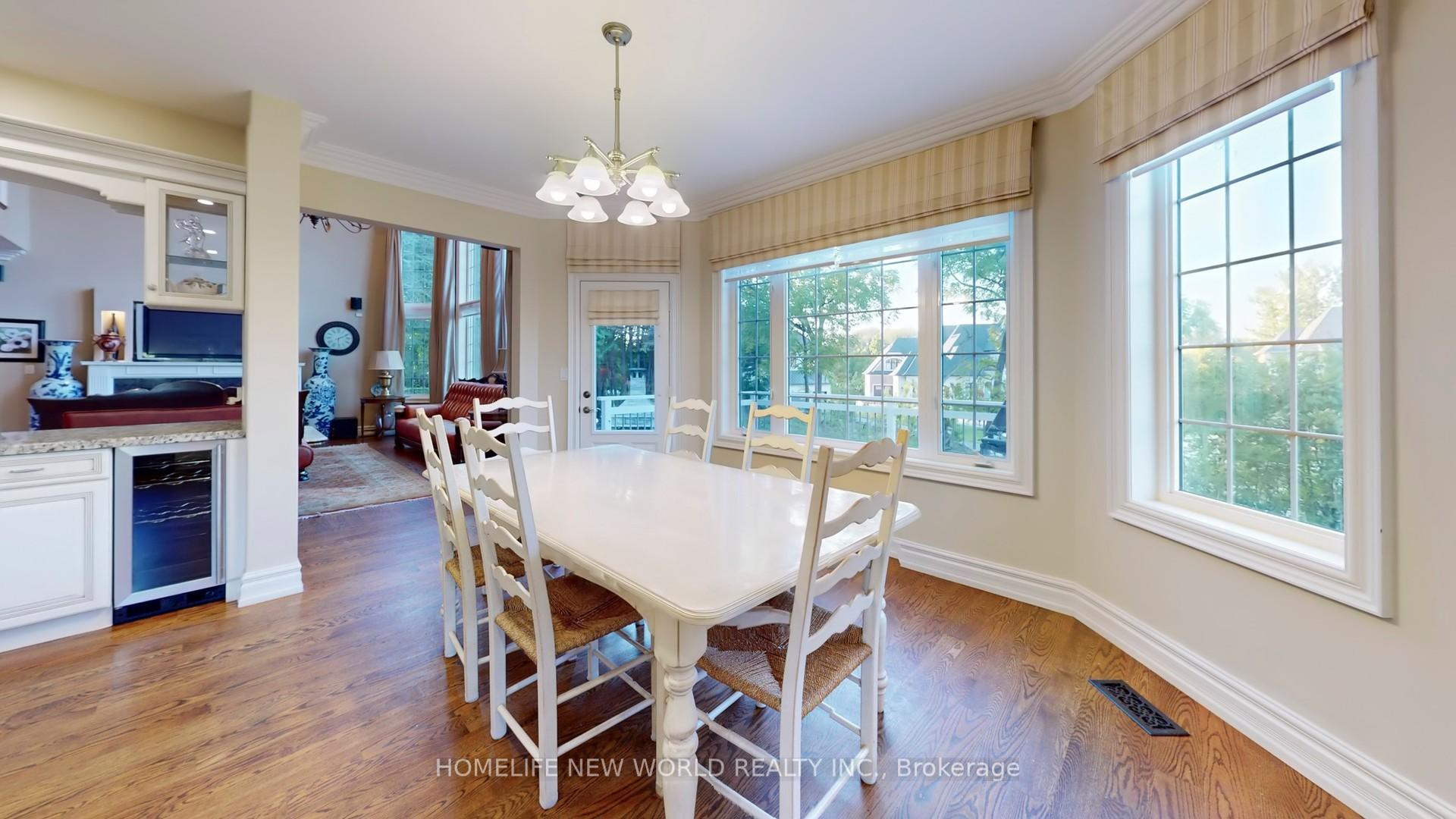 198 Kennedy Street W, Aurora, ON L4G 2L7