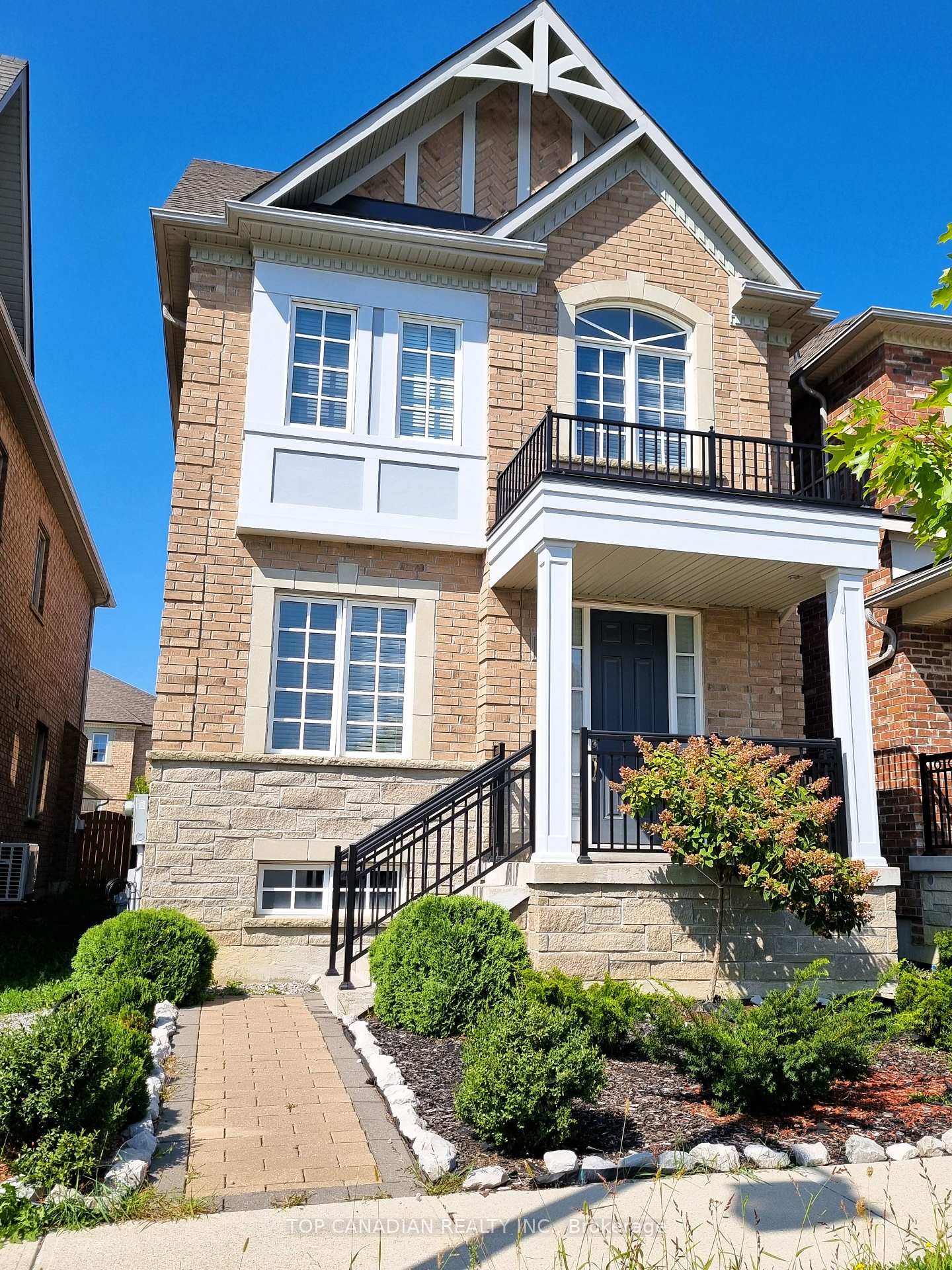 198 Paradelle Drive, Richmond Hill, ON L4E 1E7