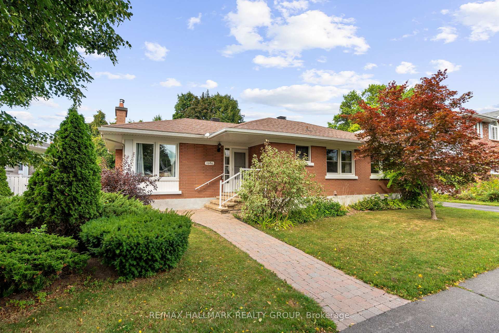 1986 Saunderson Drive, Elmvale Acres and Area, ON K1G 2E2