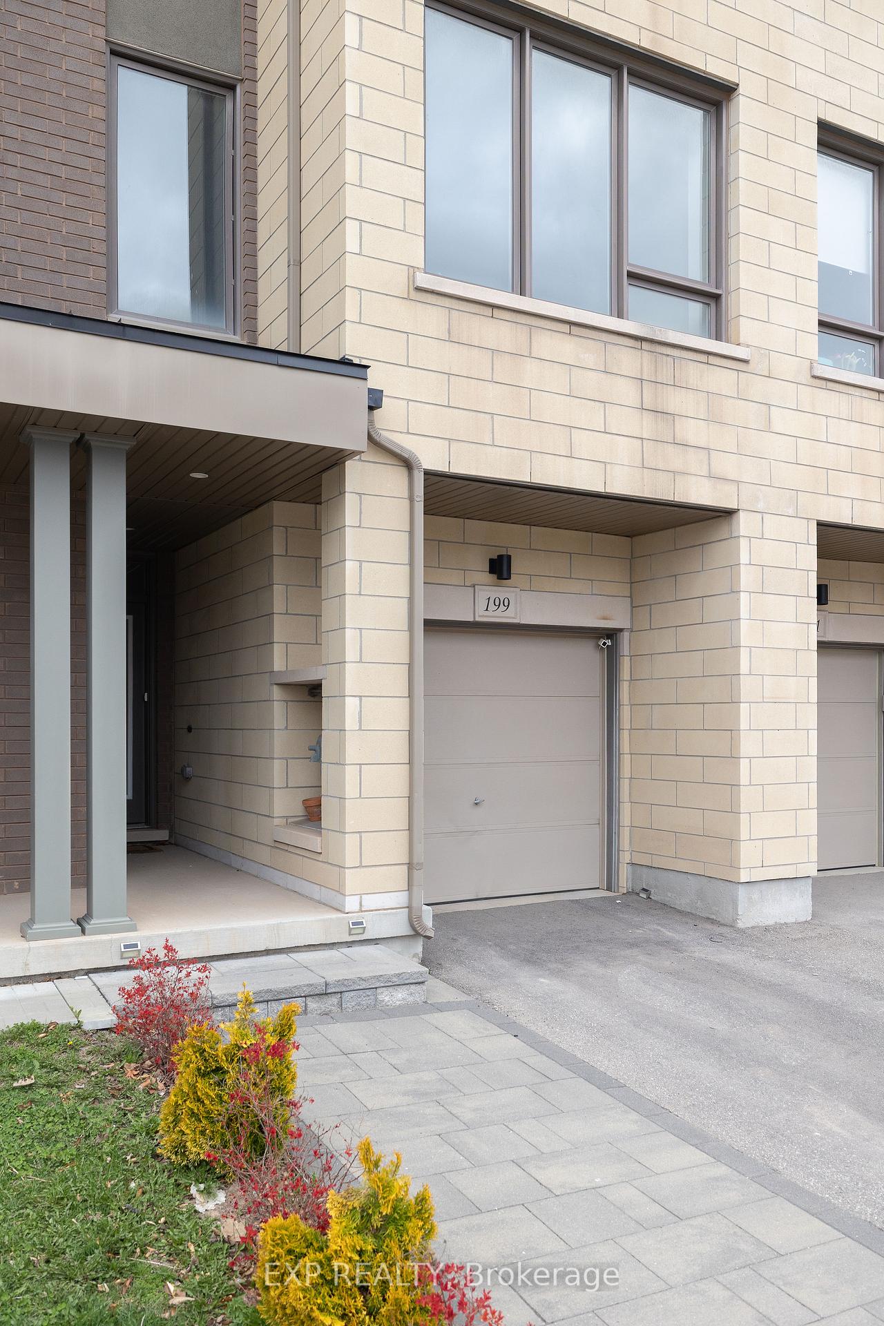 199 Sabina Drive, Oakville, ON L6H 0W3