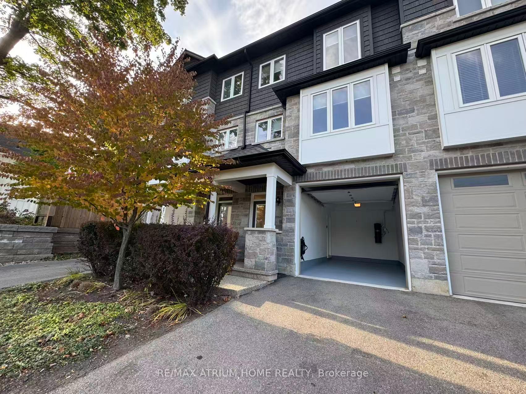2 - 111 Wilson Street E, Hamilton, ON L9B 2G7
