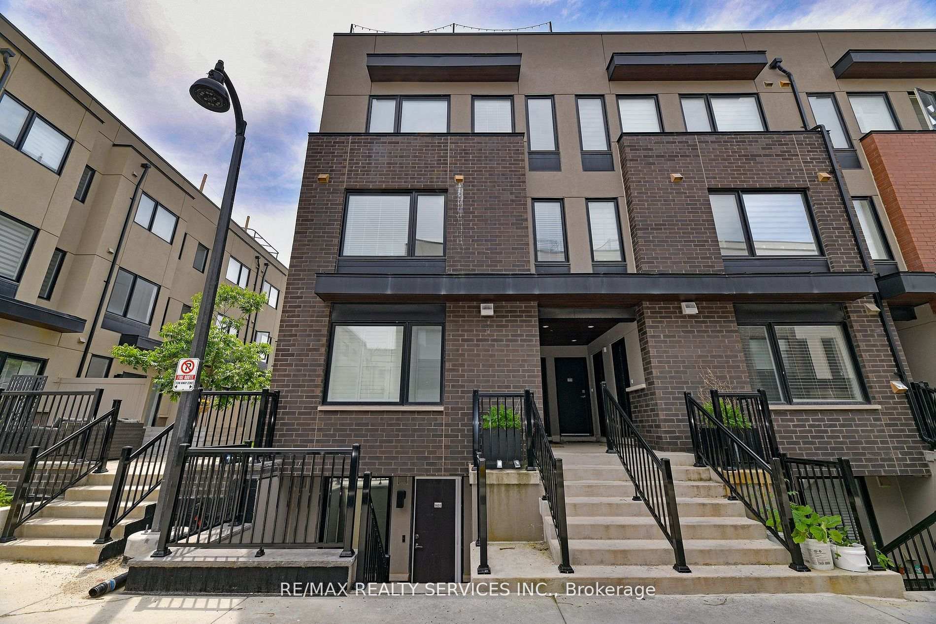 2 - 142 William Duncan Road, Toronto, ON M3K 0C1