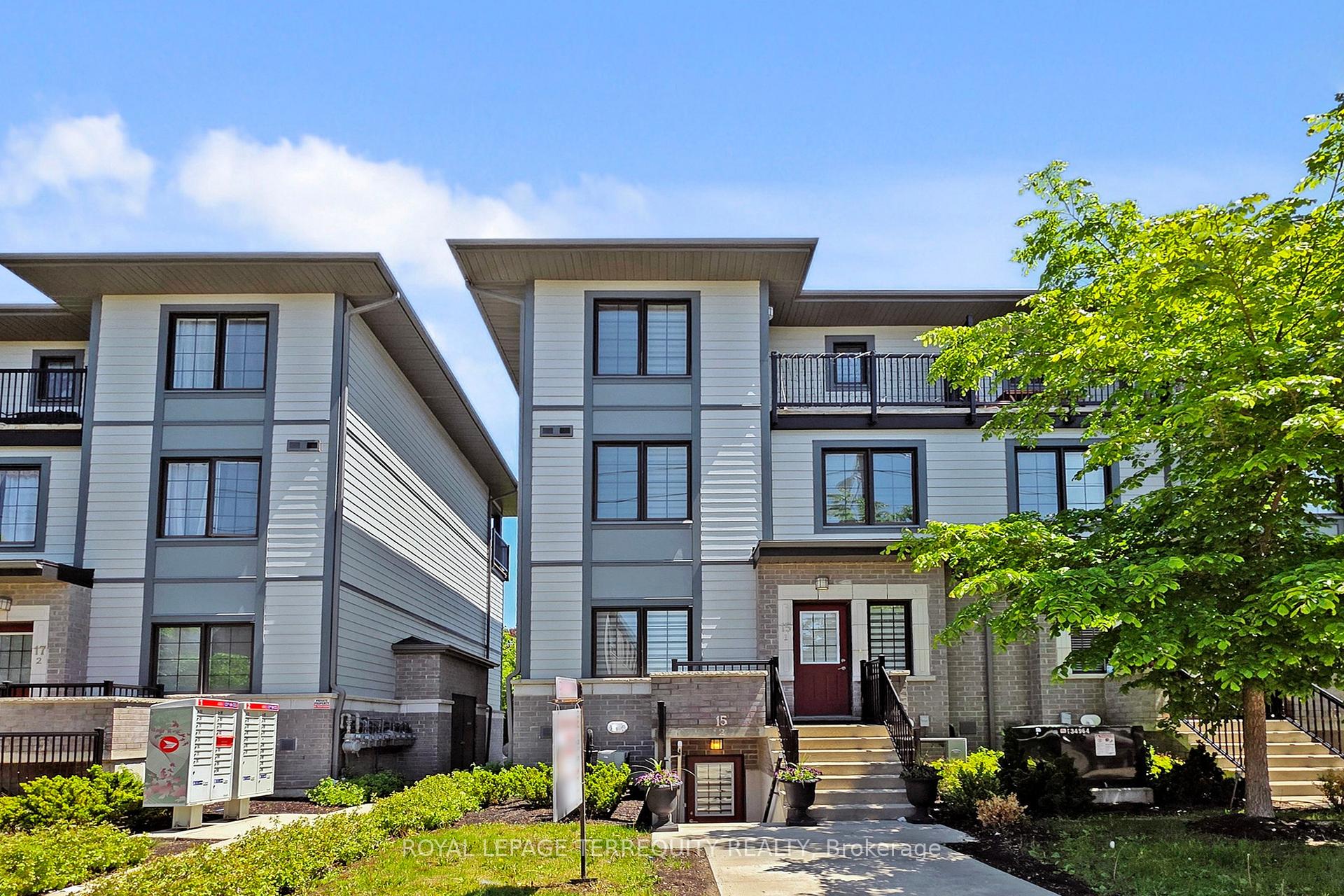 2 - 15 Forbes Avenue, Toronto, ON M6M 0B5