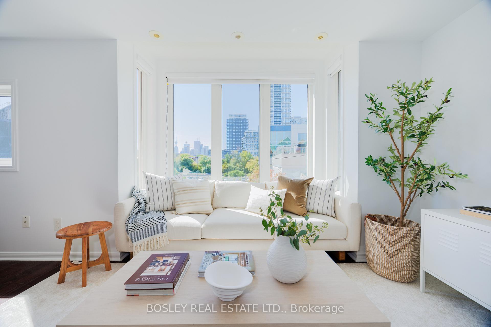2 - 4 Frances Loring Lane, Toronto, ON M4M 3E8