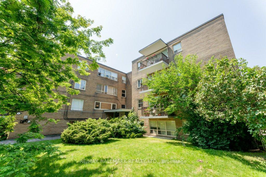 2 - 53 Neptune Drive, Toronto, ON M6A 1X2
