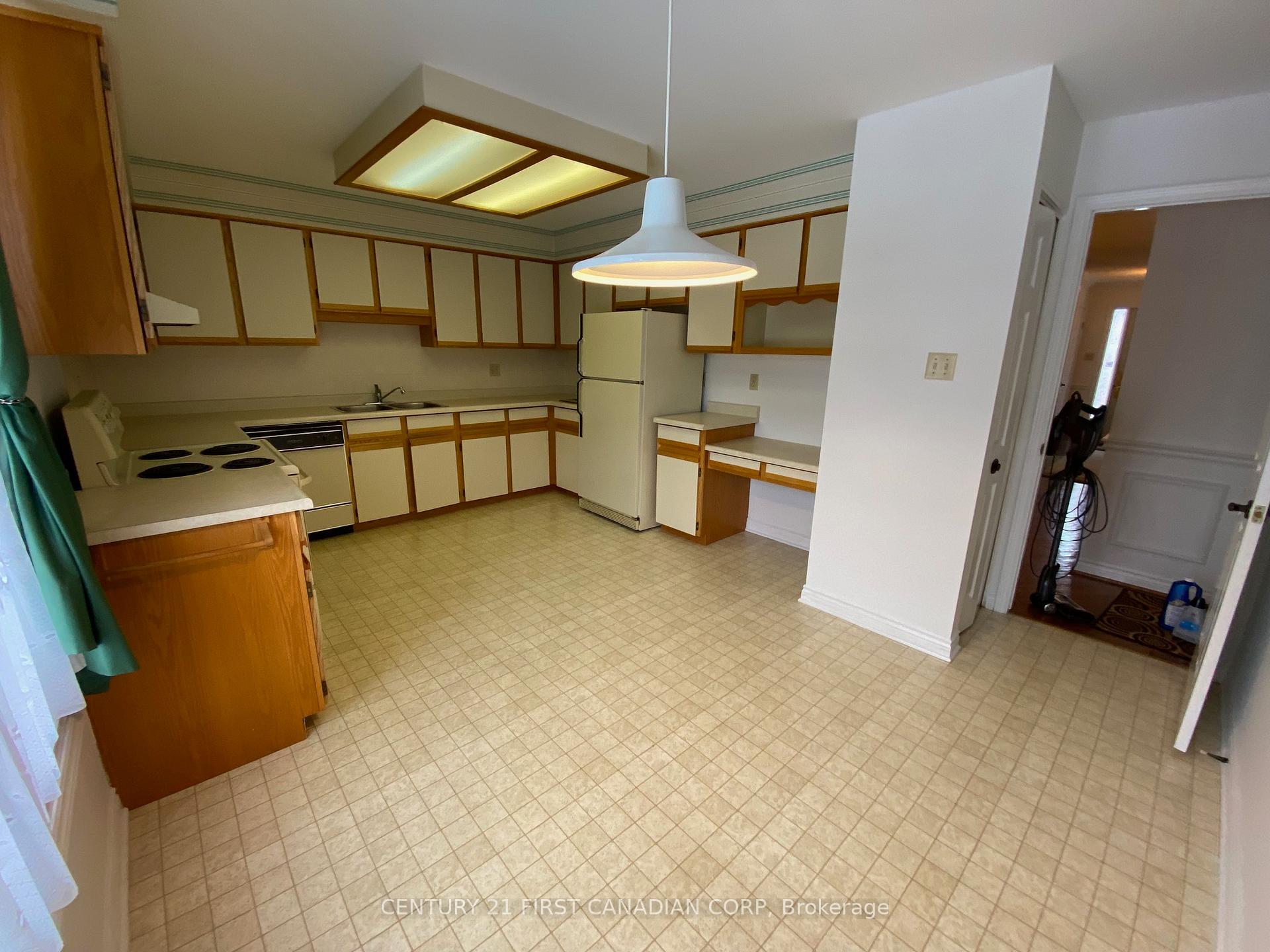 2 - 55 FIDDLERS GREEN Road, London North, ON N6H 4T8