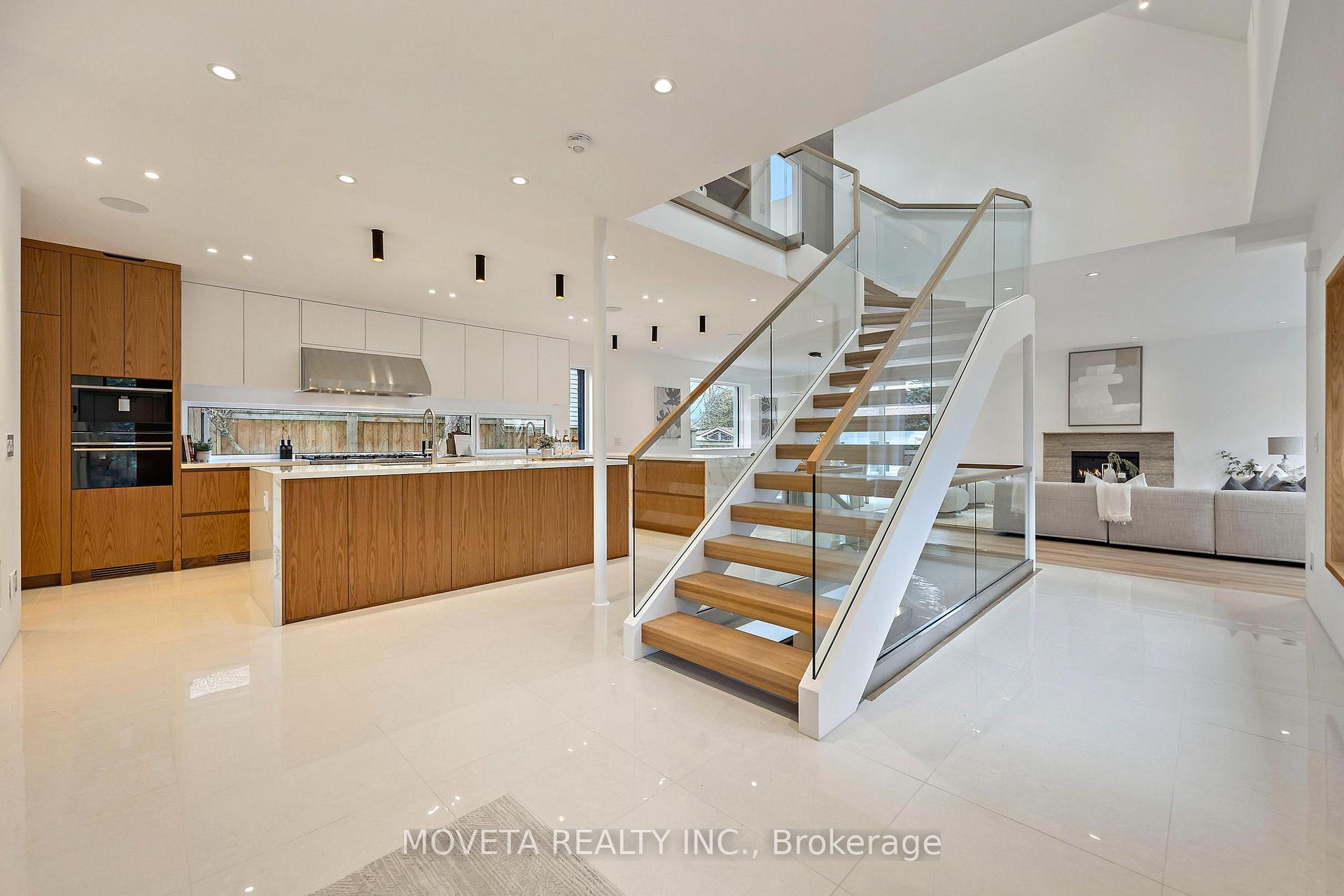 2 Addison Crescent, Toronto, ON M3B 1K8