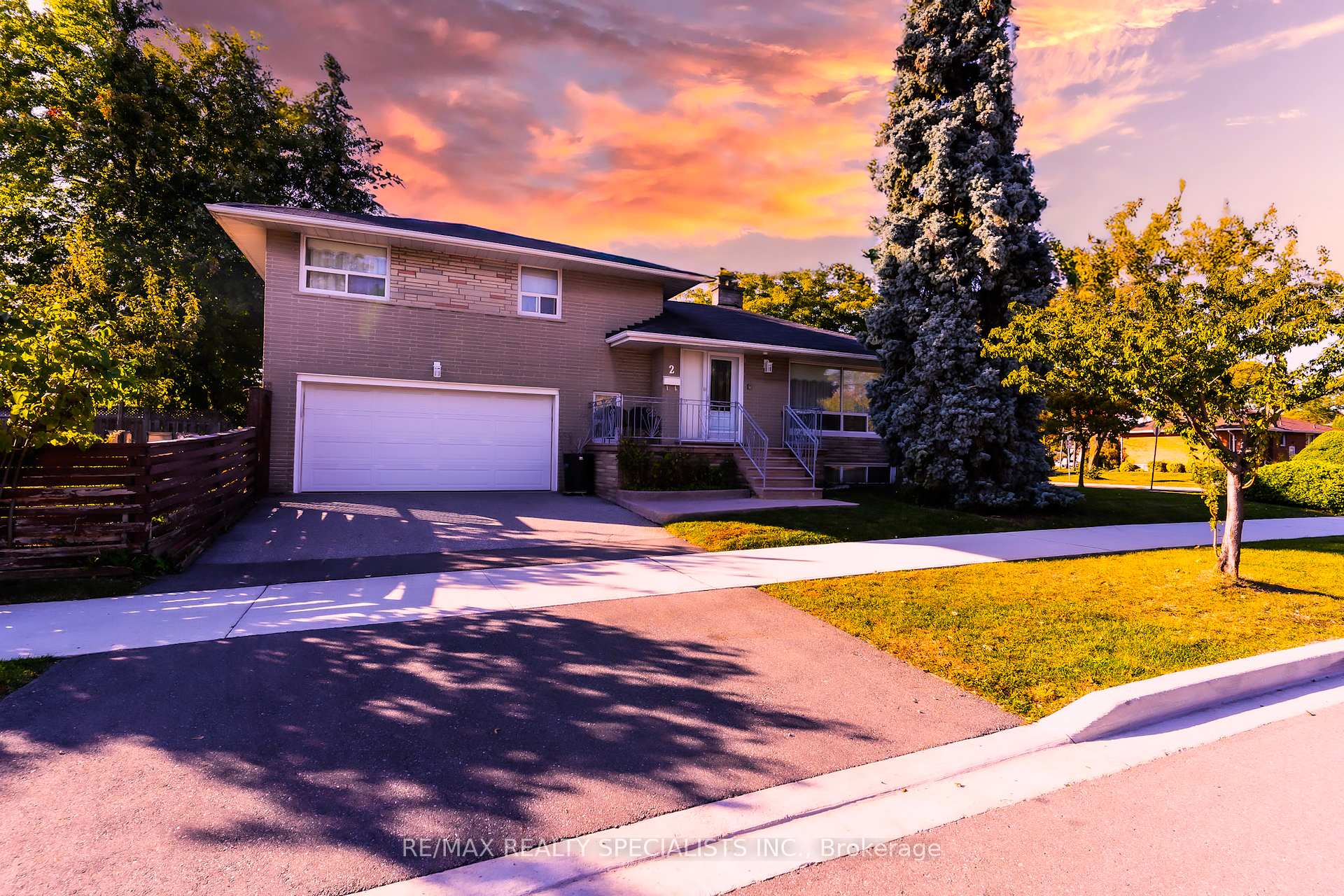 2 Allonsius Drive, Toronto, ON M9C 3N5