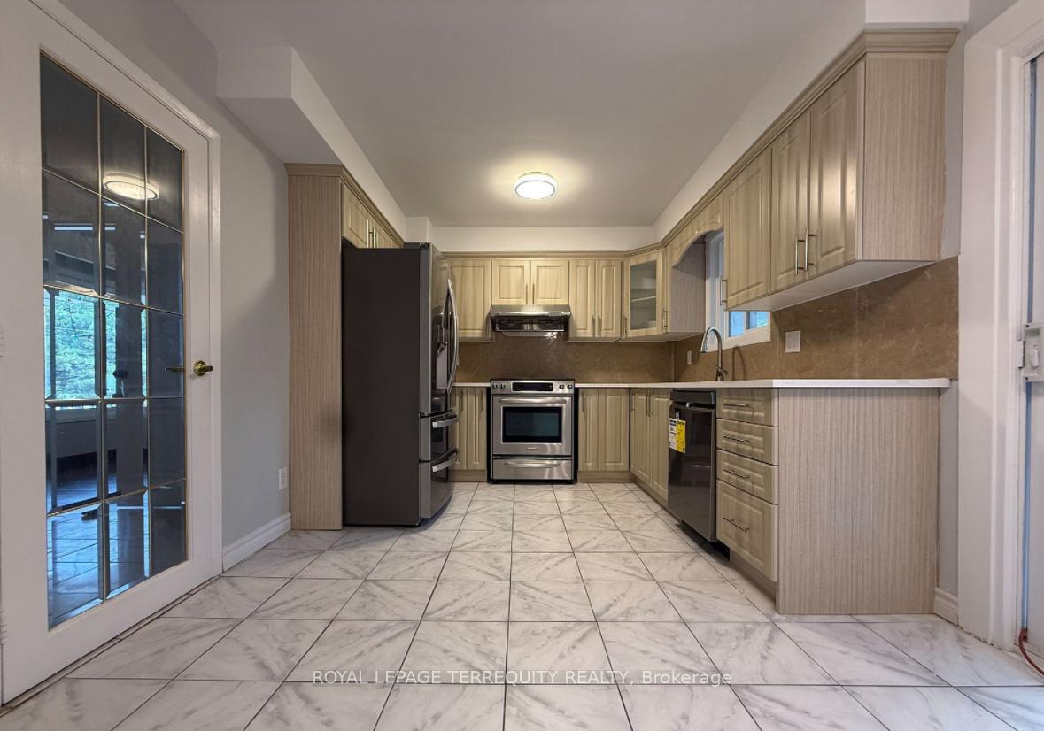 2 Axsmith Crescent, Toronto, ON M2J 3K3