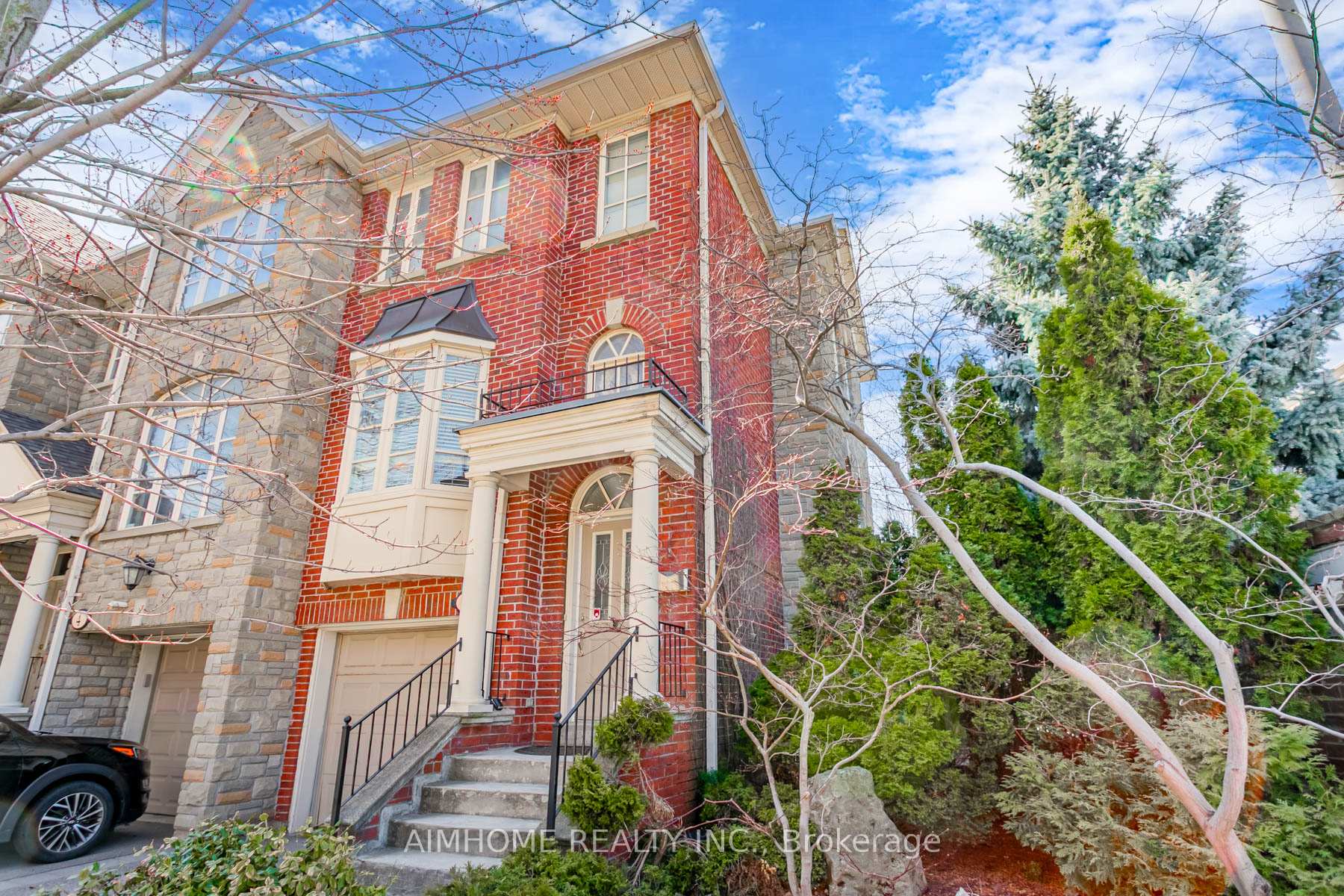 2 Brownstone Lane, Toronto, ON M8X 2Z6