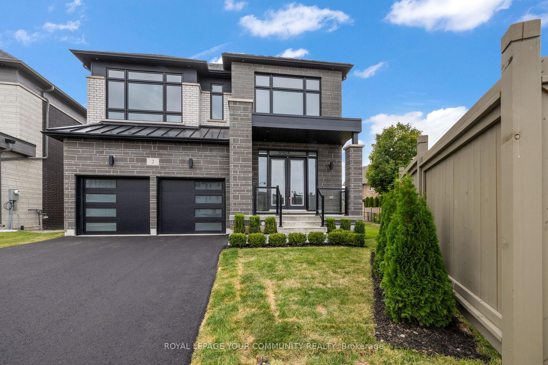 2 Bunn Court, Aurora, ON L4G 0G6