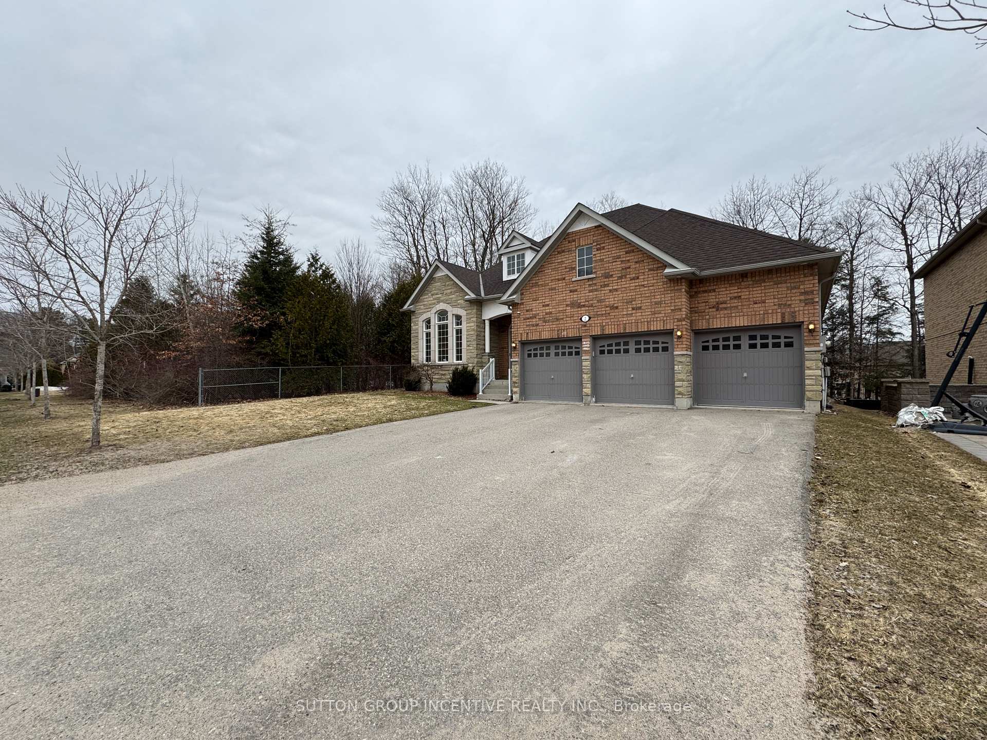 2 Camelot Square, Barrie, ON L4M 0C2