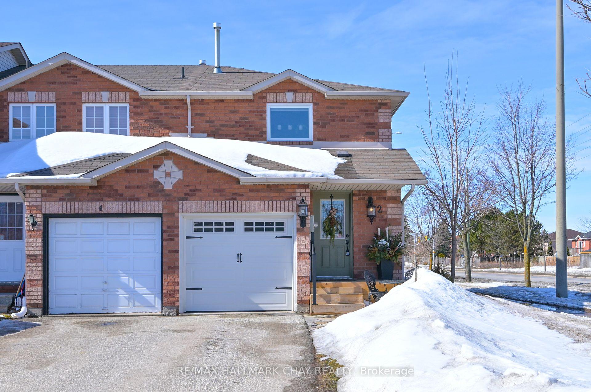 2 Caribou Court, Barrie, ON L4N 8N3