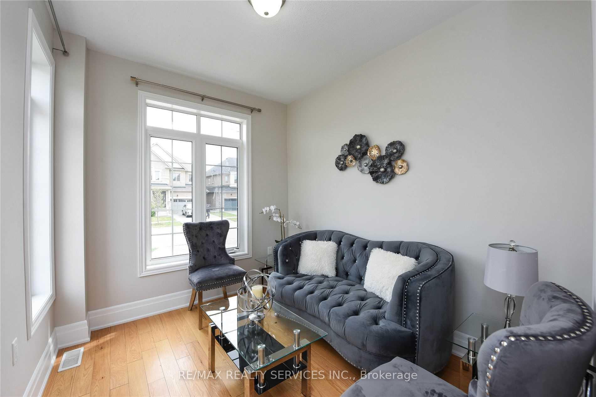 2 Falling Leaf Drive N, Caledon, ON L7C 3Z4