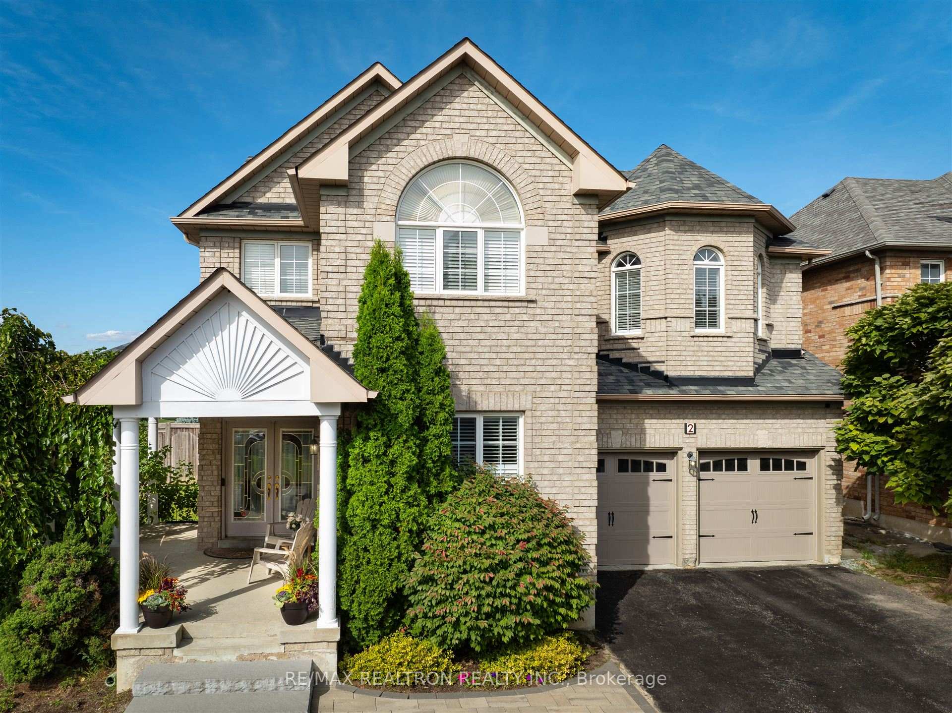 2 Foxfield Crescent, Vaughan, ON L4K 5G2
