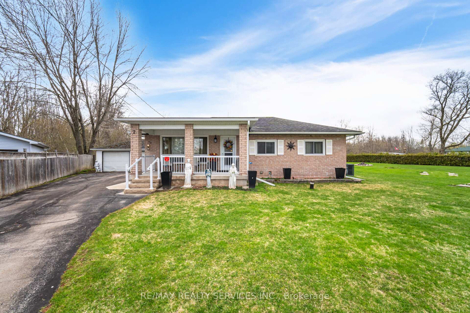 2 Isle Vista Drive, Georgina, ON L0E 1N0