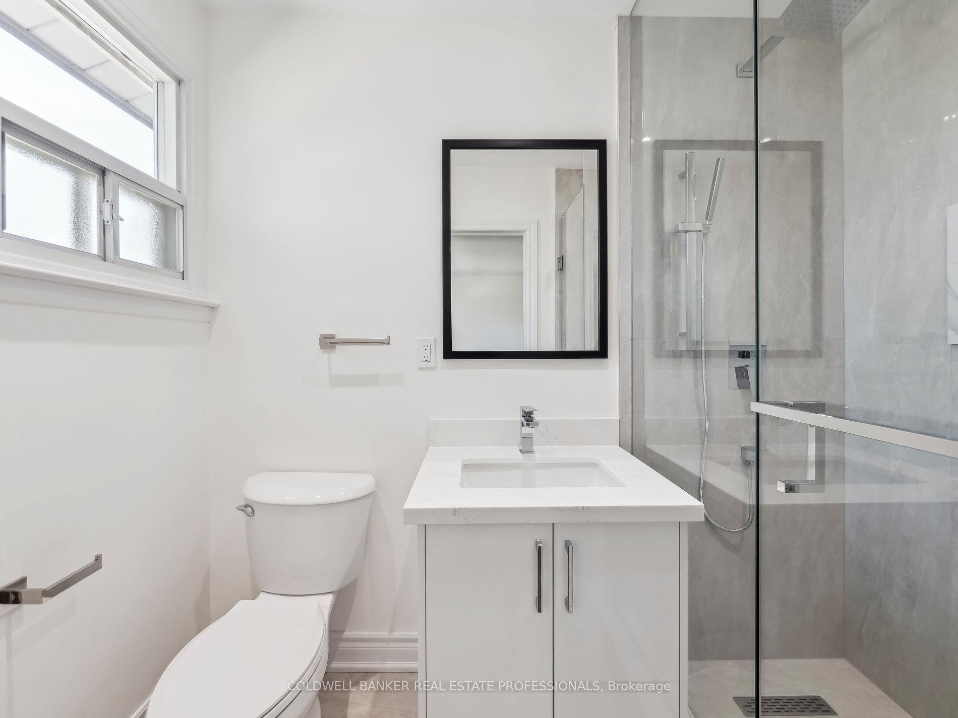 2 Kempsell Crescent, Toronto, ON M2J 2Z7