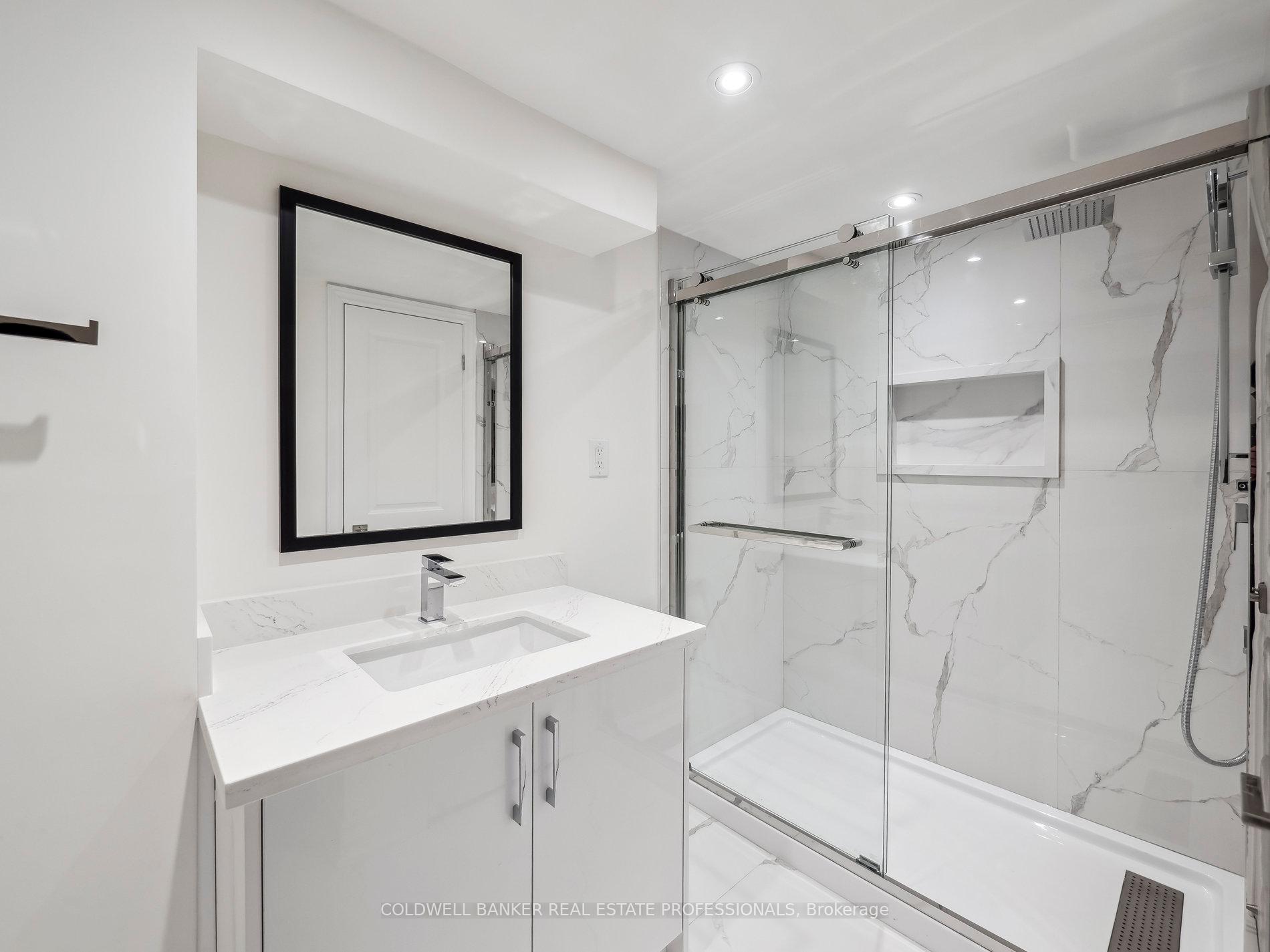 2 Kempsell Crescent, Toronto, ON M2J 2Z7