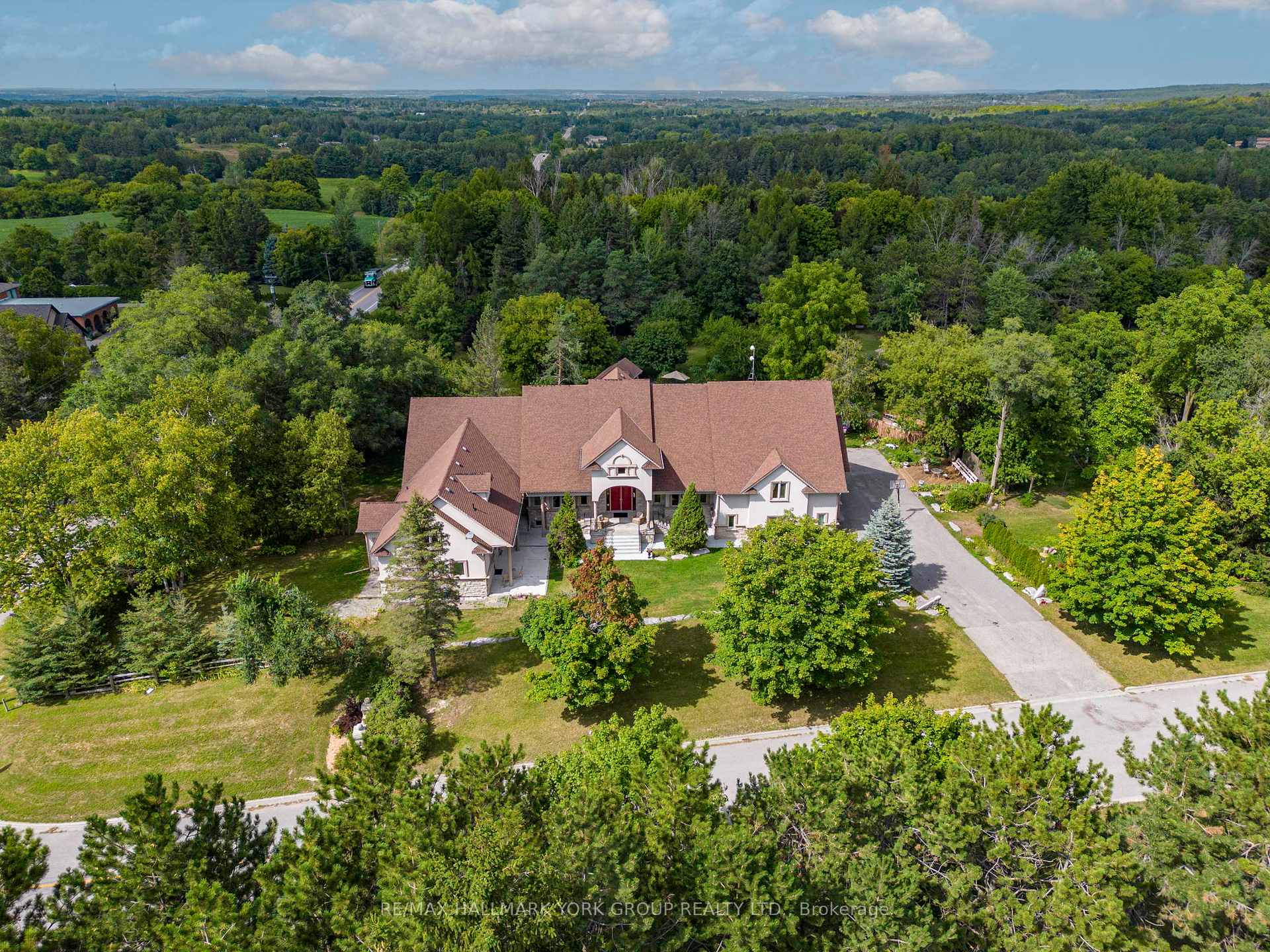 2 Kingswood Drive, King, ON L7B 1K8