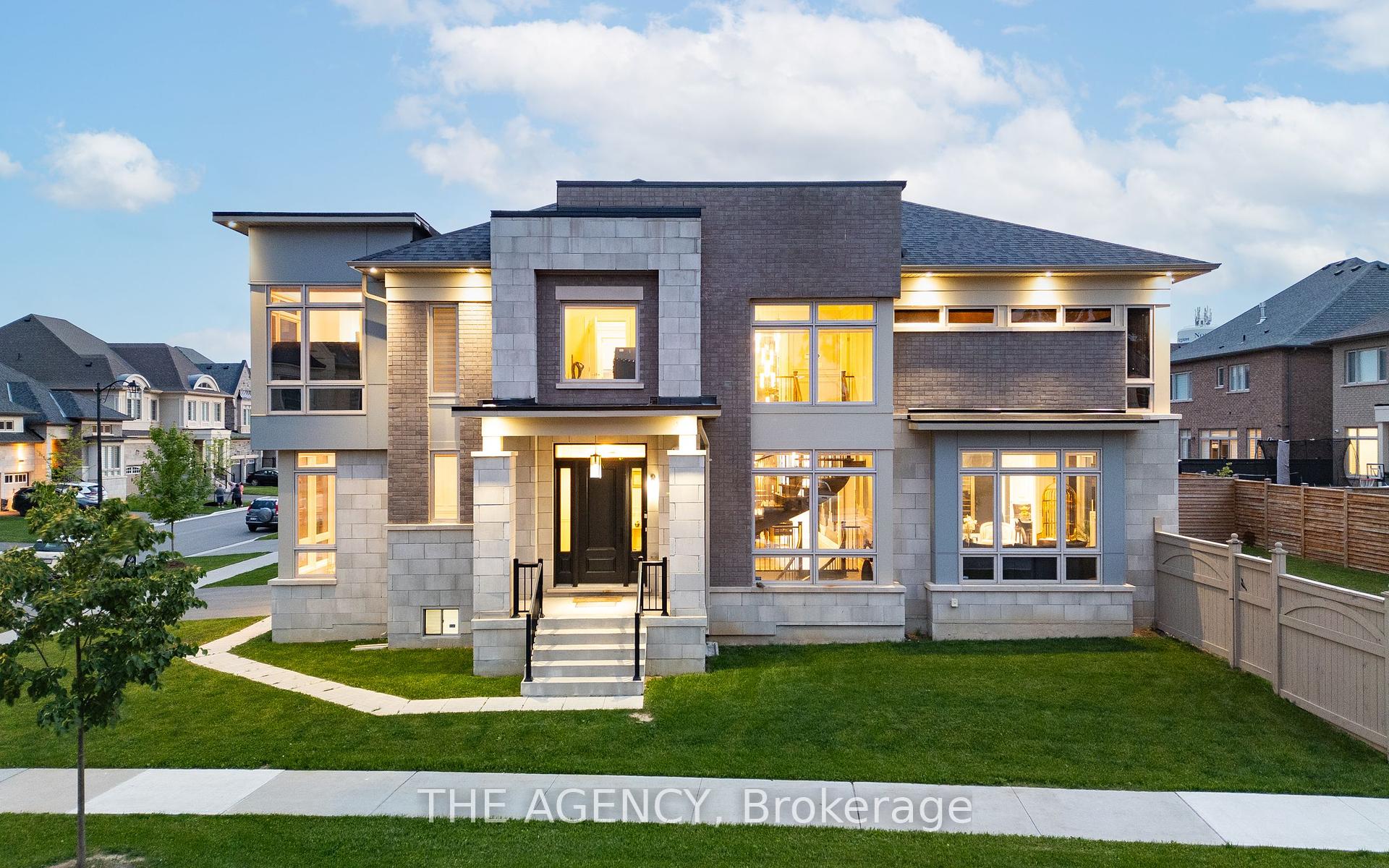 2 Lake Lenora Avenue, King, ON L7P 0P7