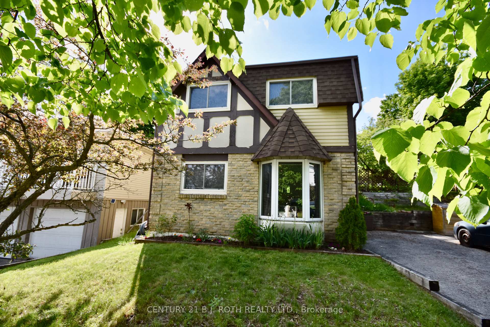 2 Lewis Lane, Barrie, ON L4N 5B2