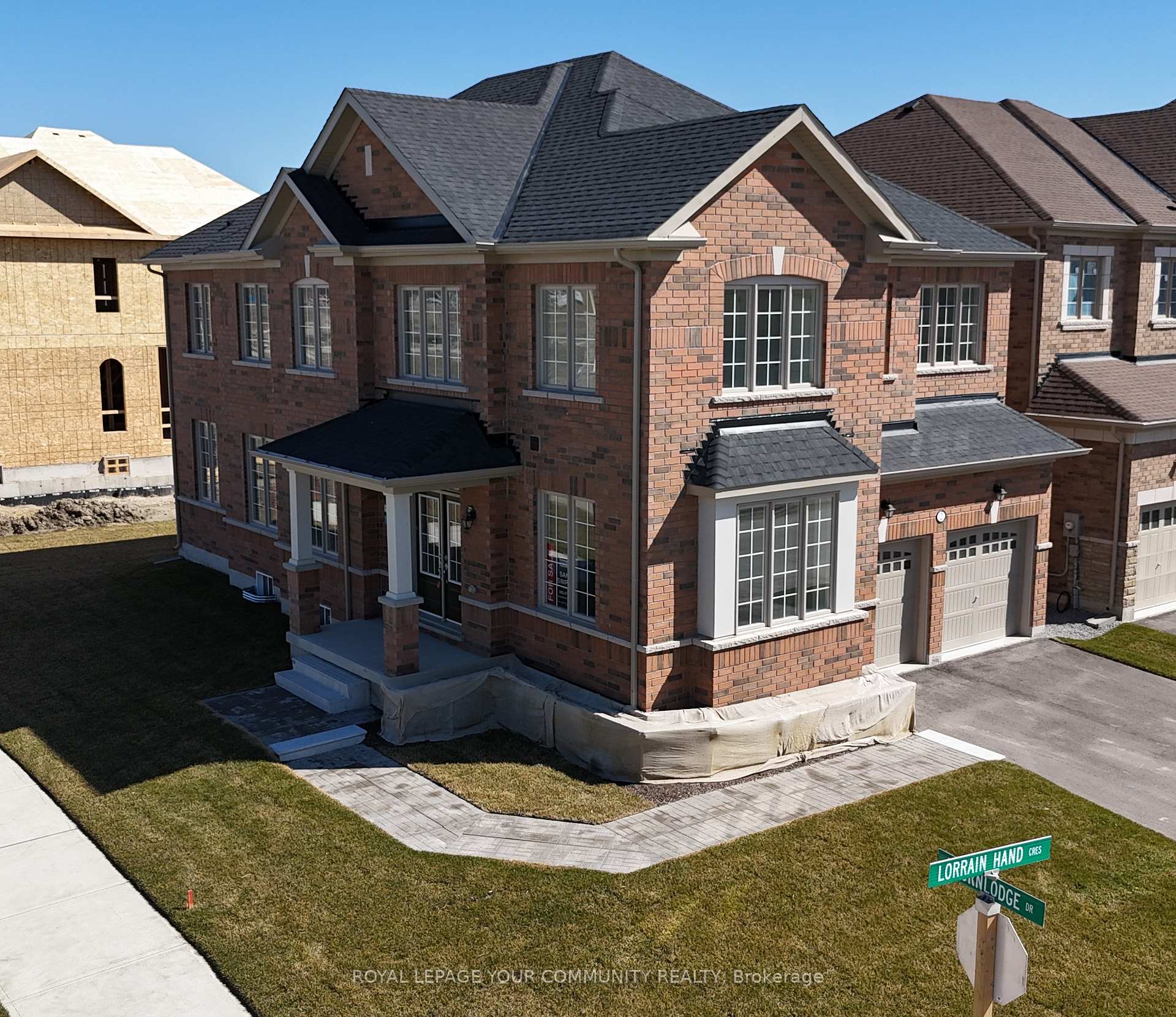 2 Lorrain Hand Crescent, Georgina, ON L4P 0S9