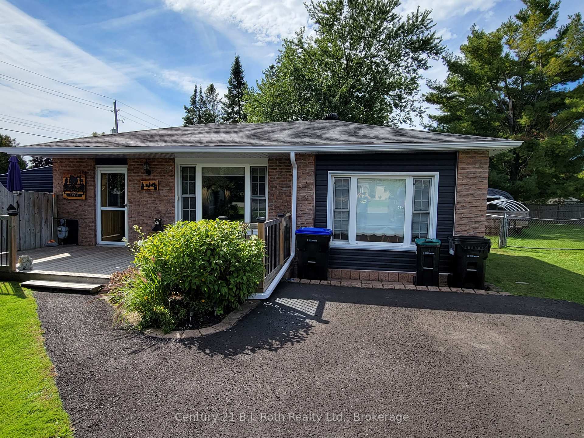 2 Lynn Street, Tiny, ON L0L 2J0