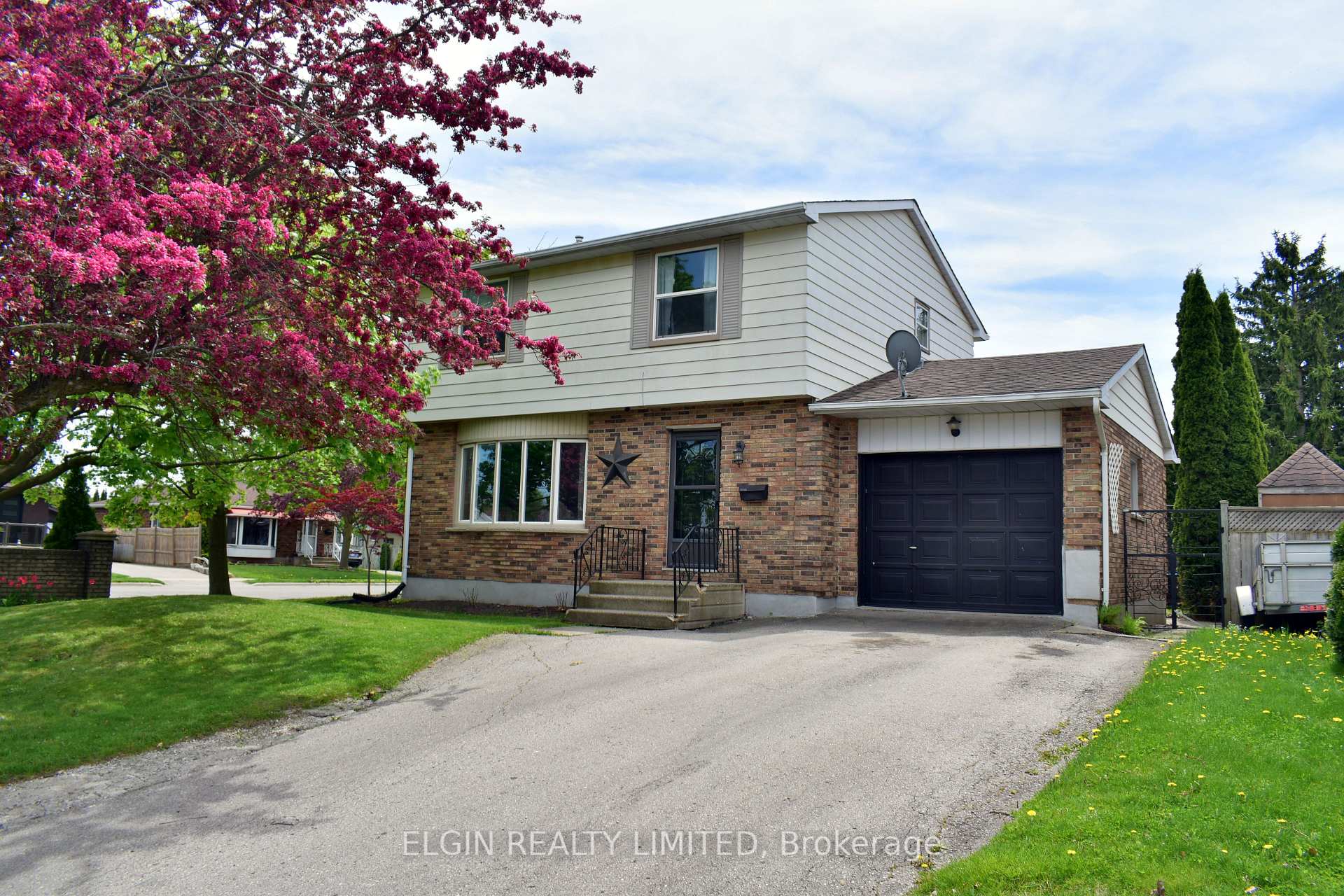 2 Massey Drive, St. Thomas, ON N5R 5M7