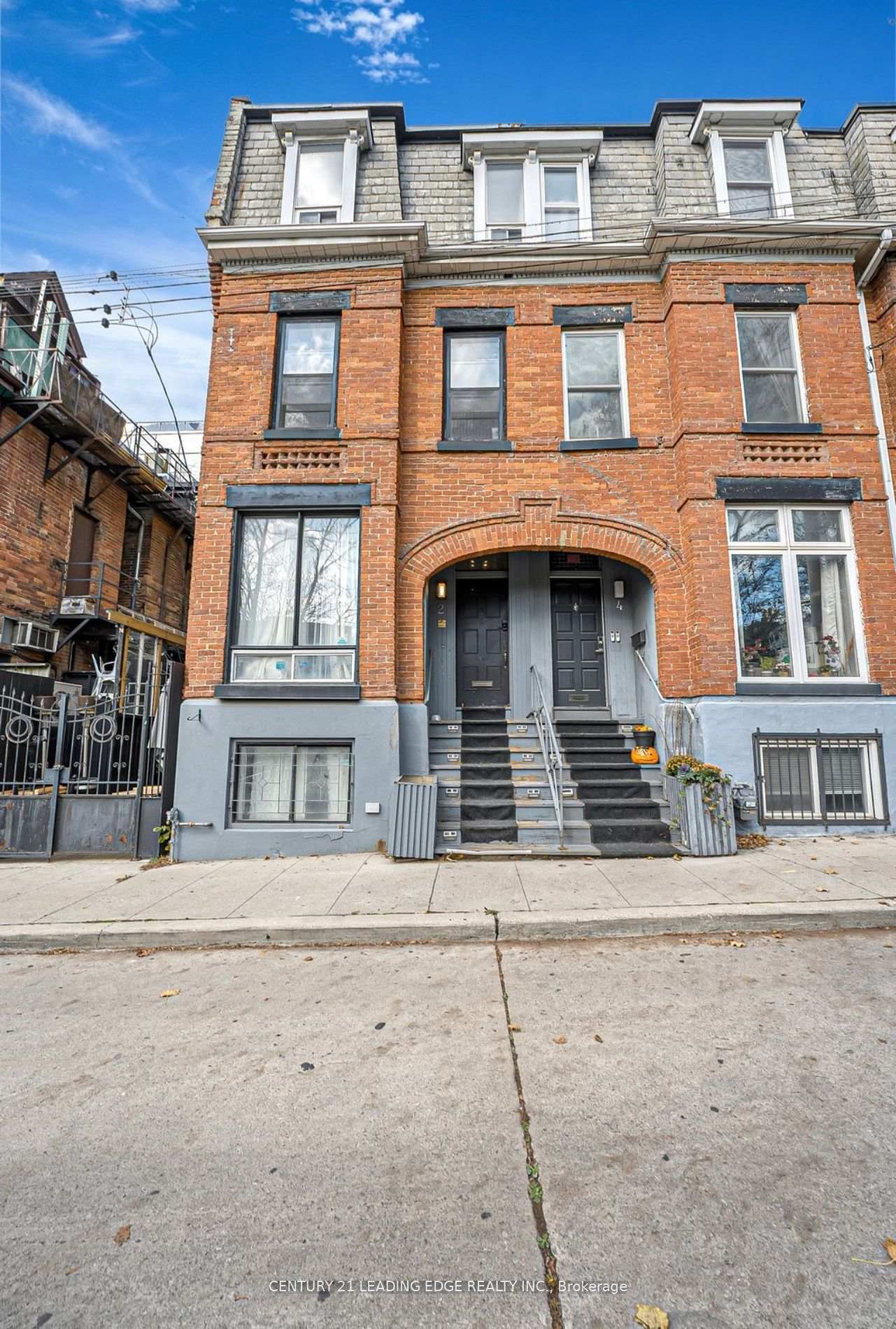 2 Monteith Street, Toronto, ON M4Y 1K7