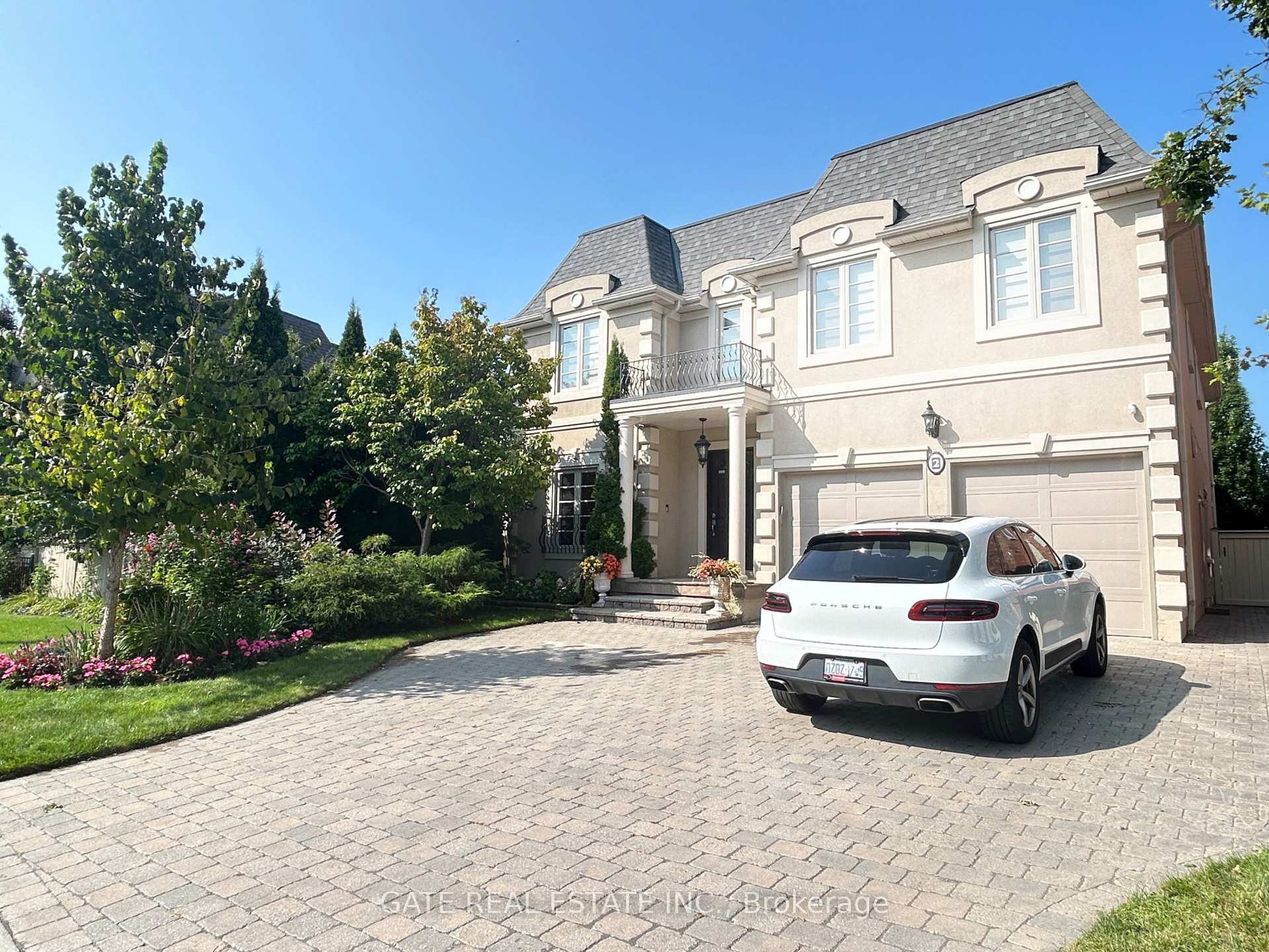 2 Ormsby Court, Richmond Hill, ON L4B 4P8